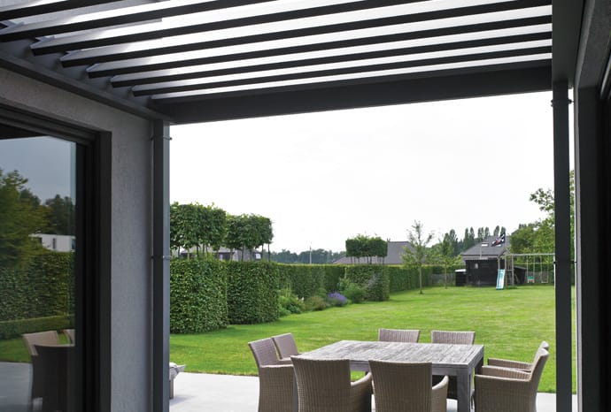 Motorized pergola with adjustable louvers AERO® By RENSON
