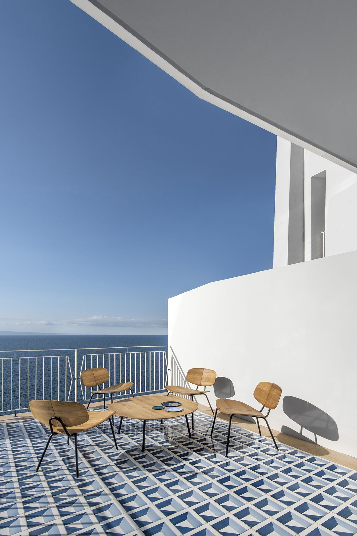 AGAVE | Round coffee table Agave Collection By Ethimo design Mattia Albicini