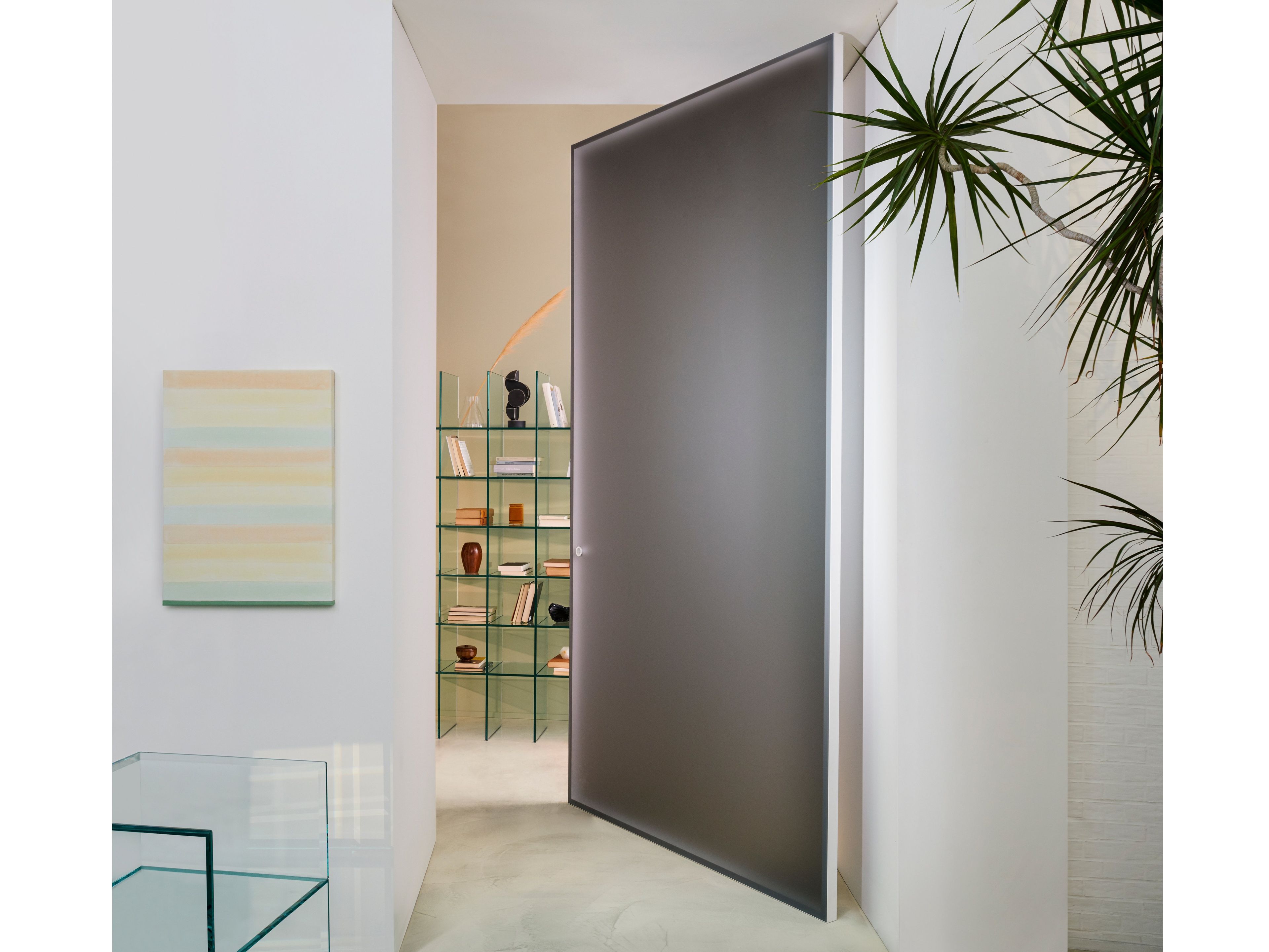 ALADIN SPIN Pivot glass door By Glas Italia | design Piero Lissoni