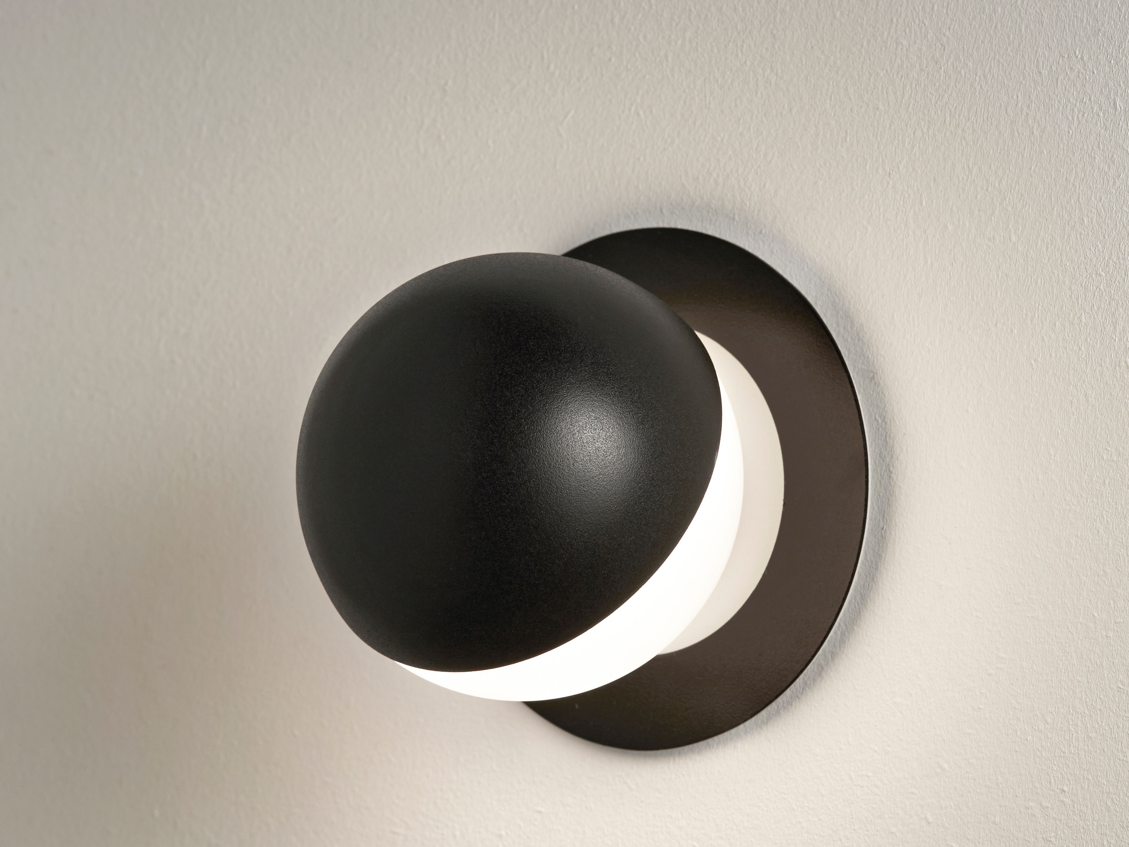 ALFI LED dimmable metal wall light By Estiluz