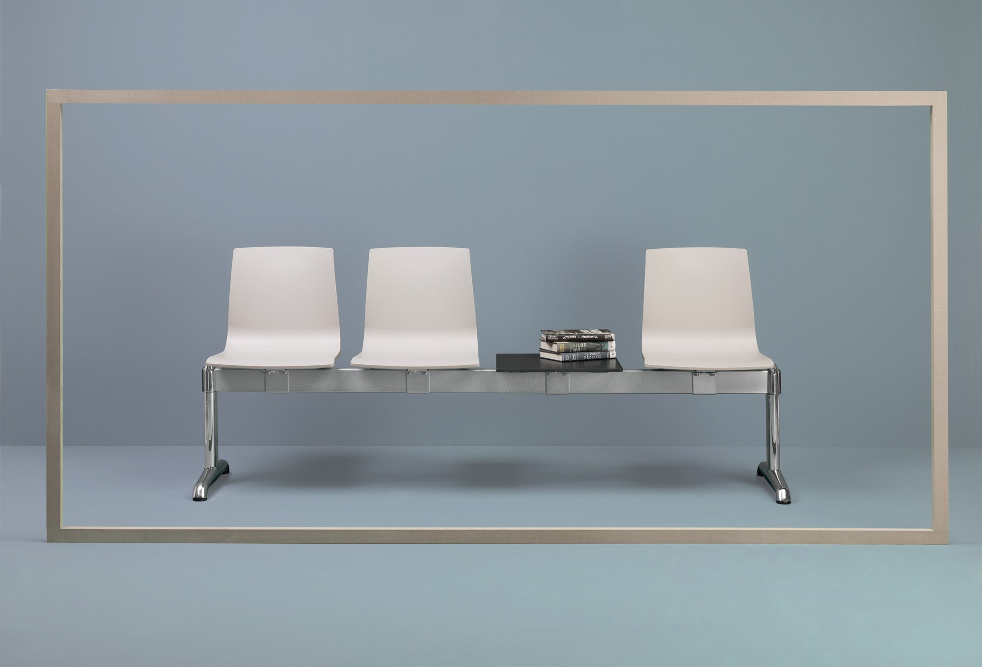ALICE Freestanding technopolymer beam seating By SCAB DESIGN