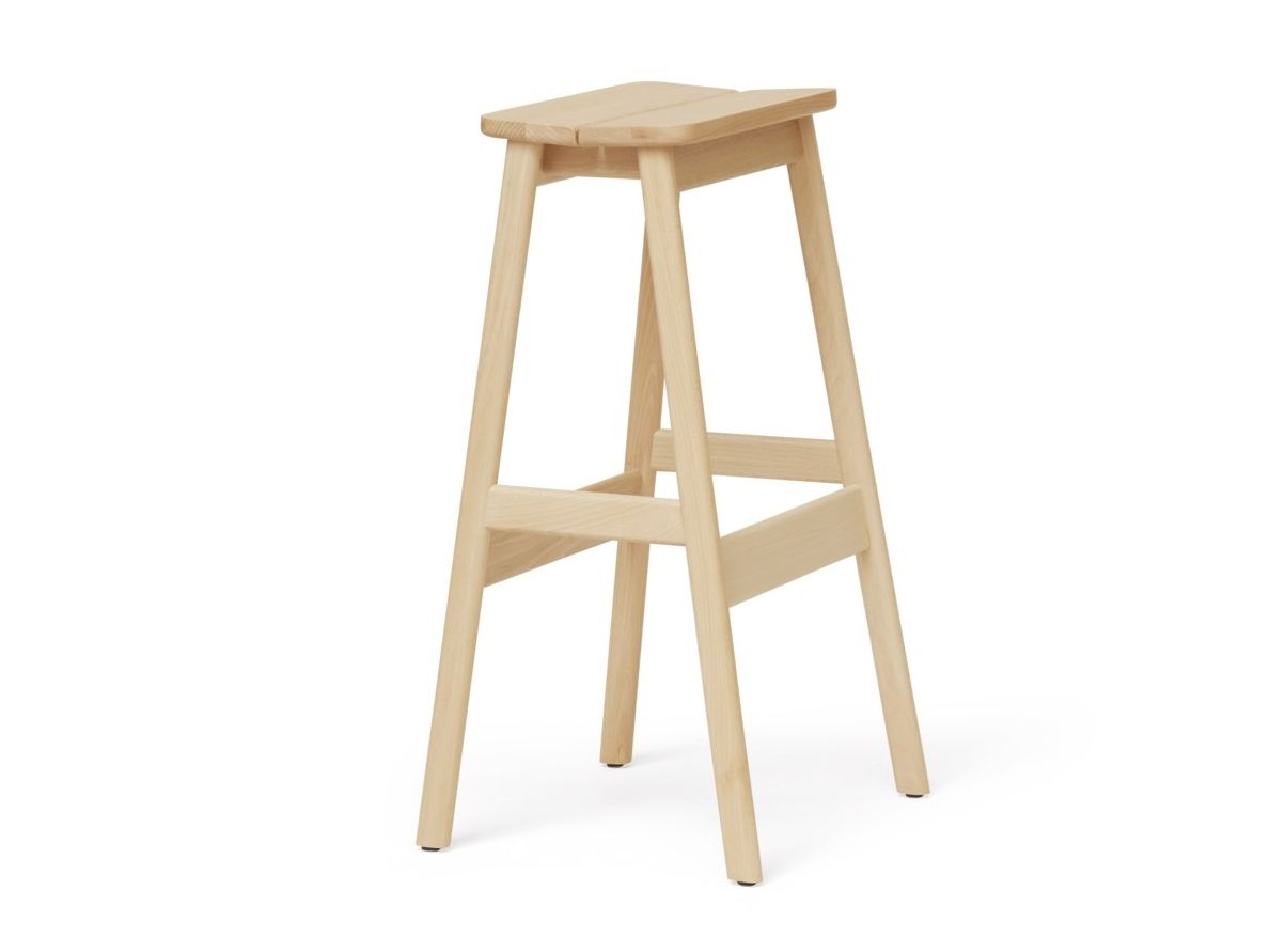 ANGLE STANDARD 75 | Beech stool High beech stool with footrest By Form ...