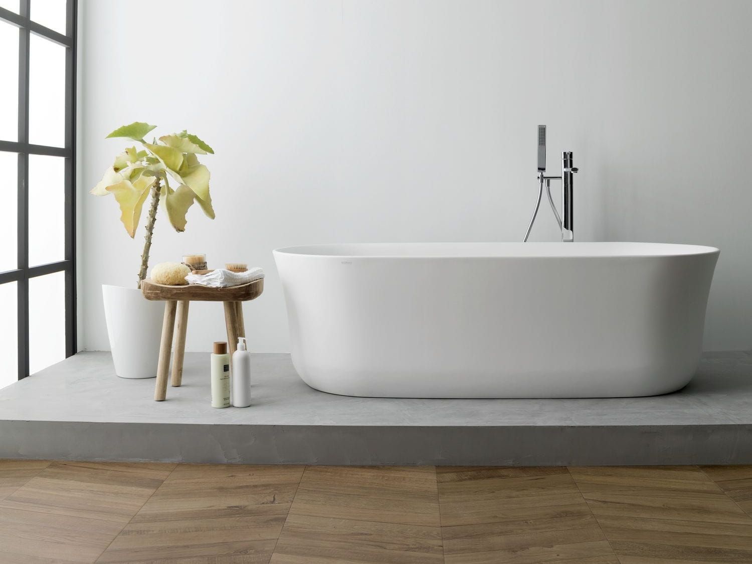 Freestanding oval Krion® bathtub ARC By KRION
