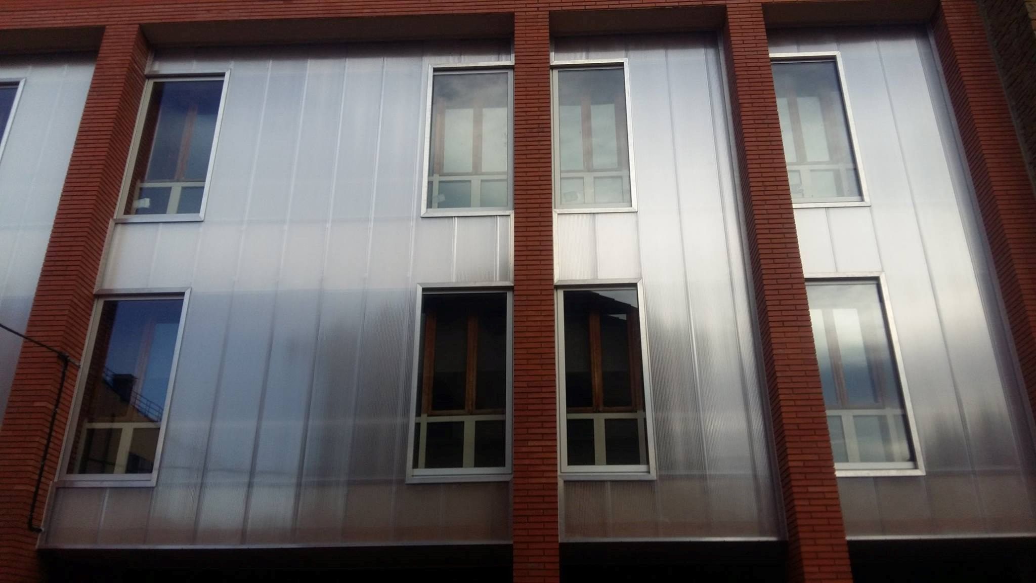 arcoPlus® 547/ 549 Interlocking polycarbonate system for traslucent ...