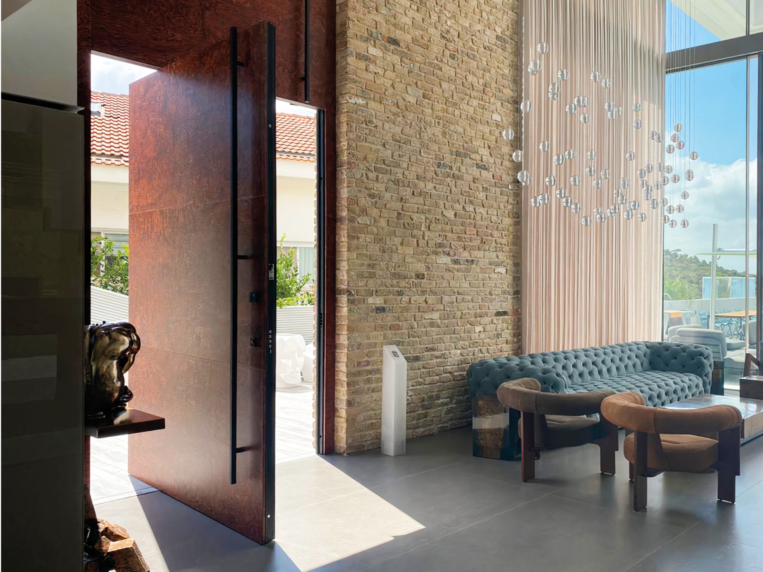 ARES Pivot armored door in Ossido Bruno porcelain By Ercole