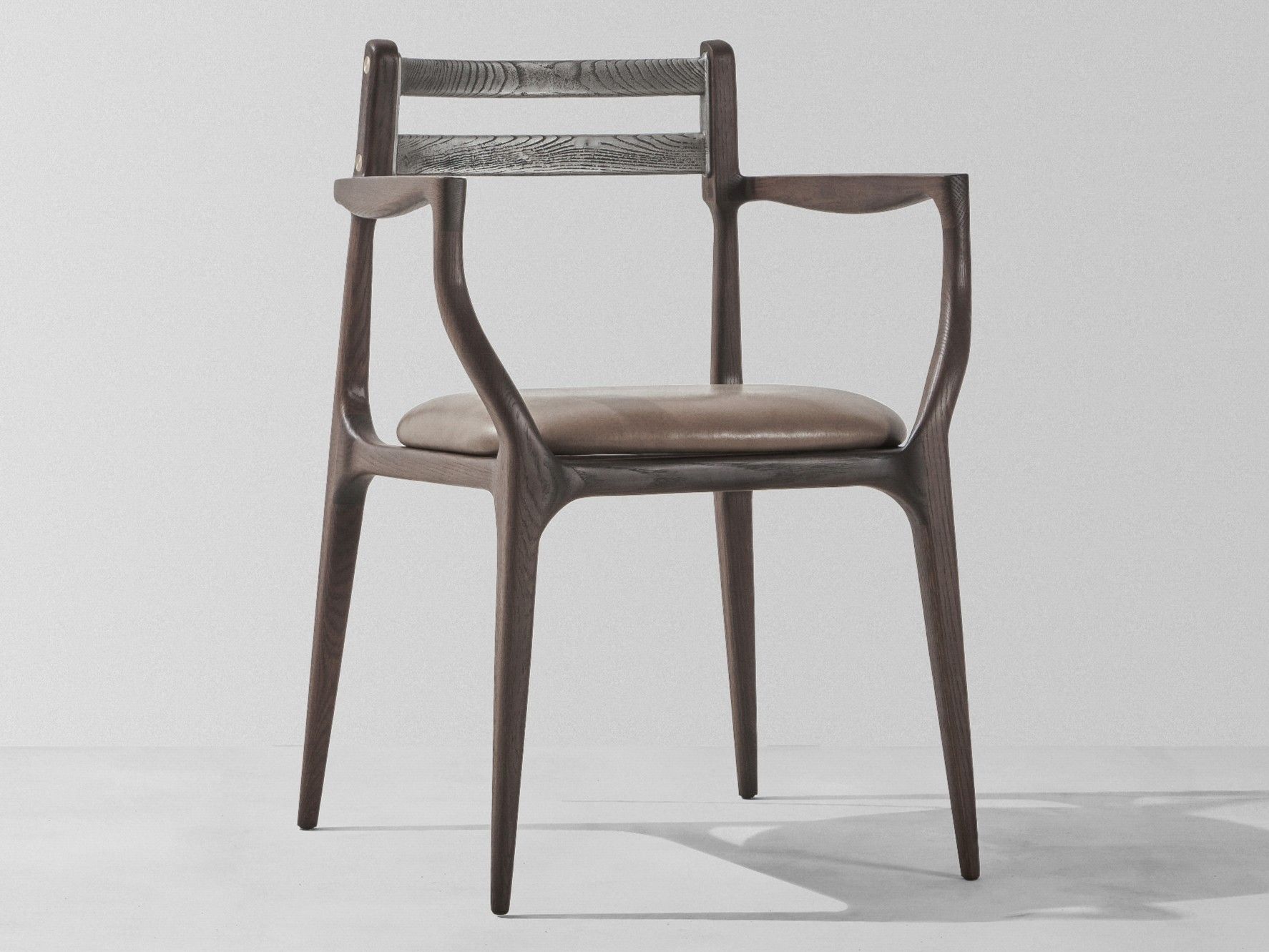 ASSEMBLY Oak chair with armrests By District Eight