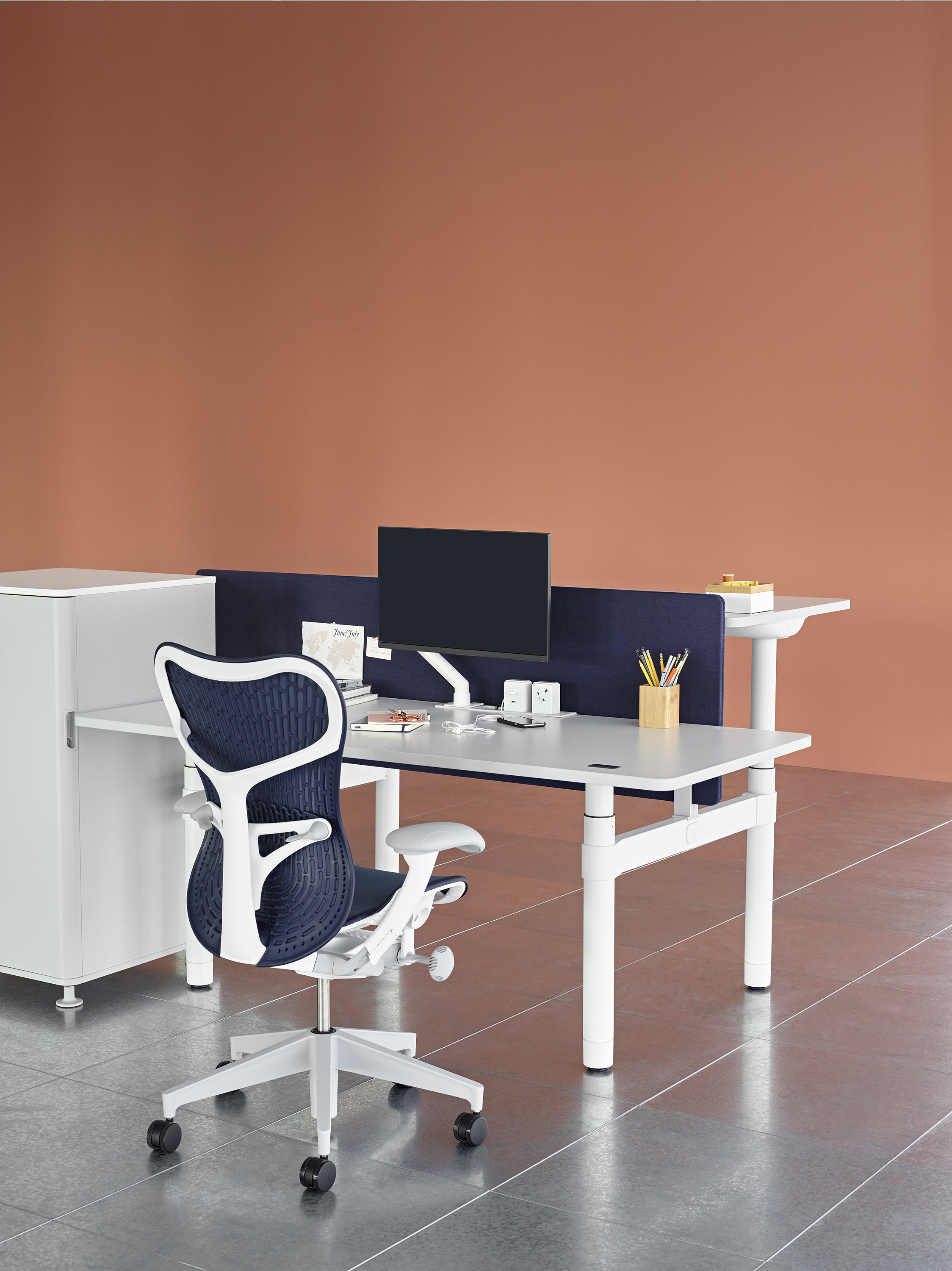 ATLAS OFFICE LANDSCAPE Height-adjustable office desk By Herman Miller ...