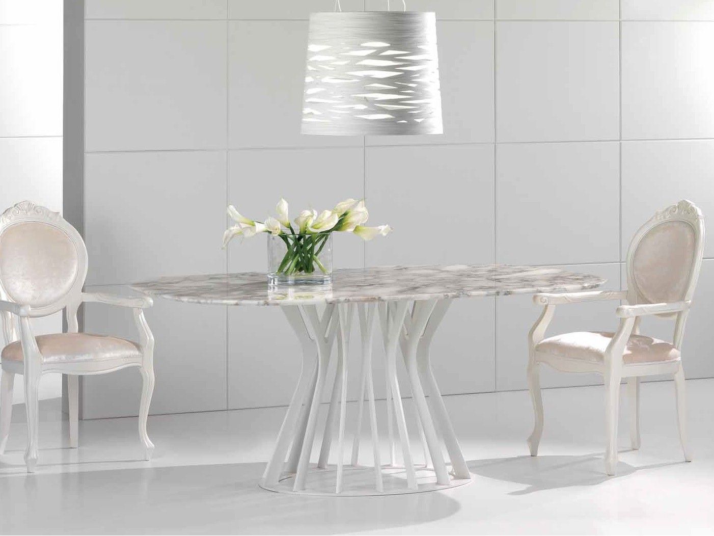 CONTEMPORARY Calacatta marble table By International Marmi