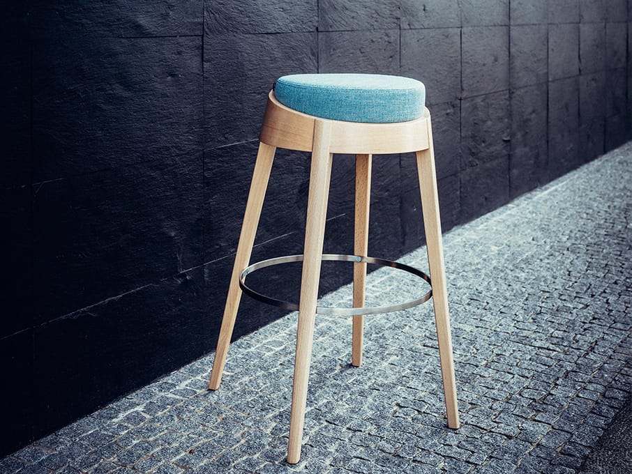 RUBY Barstool with footrest By More Contract