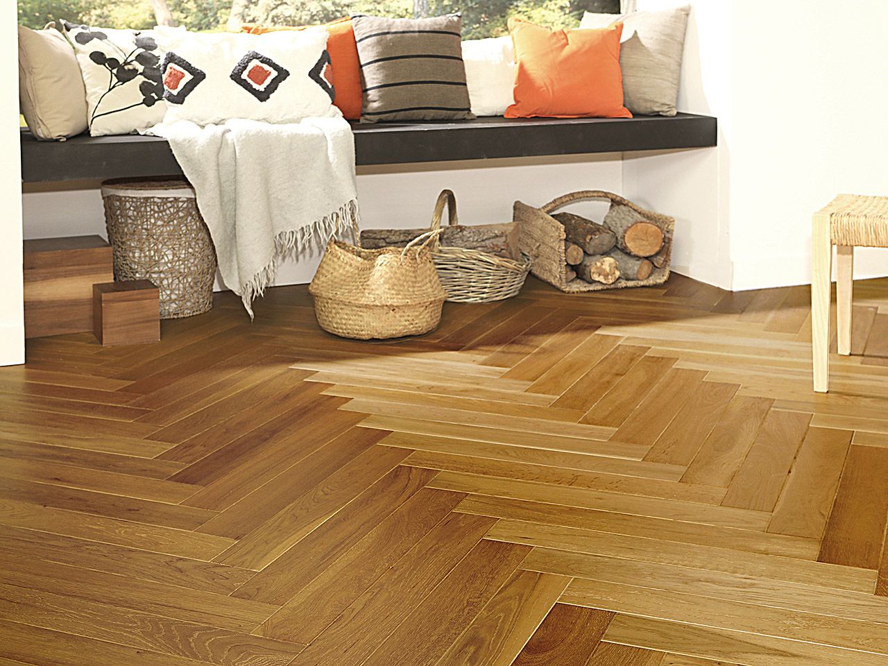 Parquet in legno massello BÂTON ROMPUS CARAMELLO - Décoplus Parquets ...