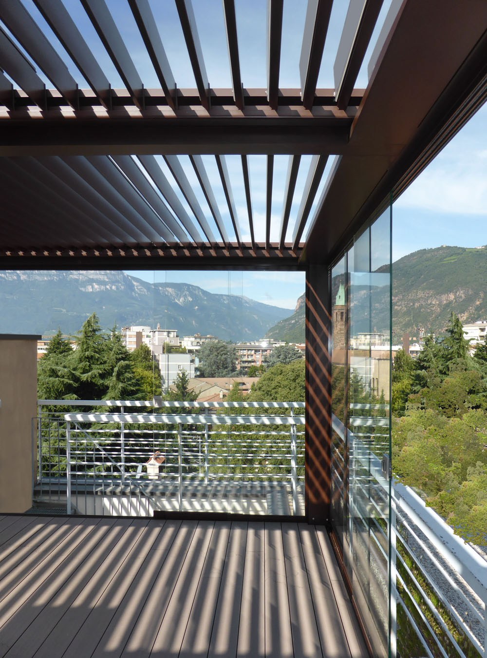 BLADE 180 | Wall-mounted pergola Wall-mounted aluminium pergola with ...
