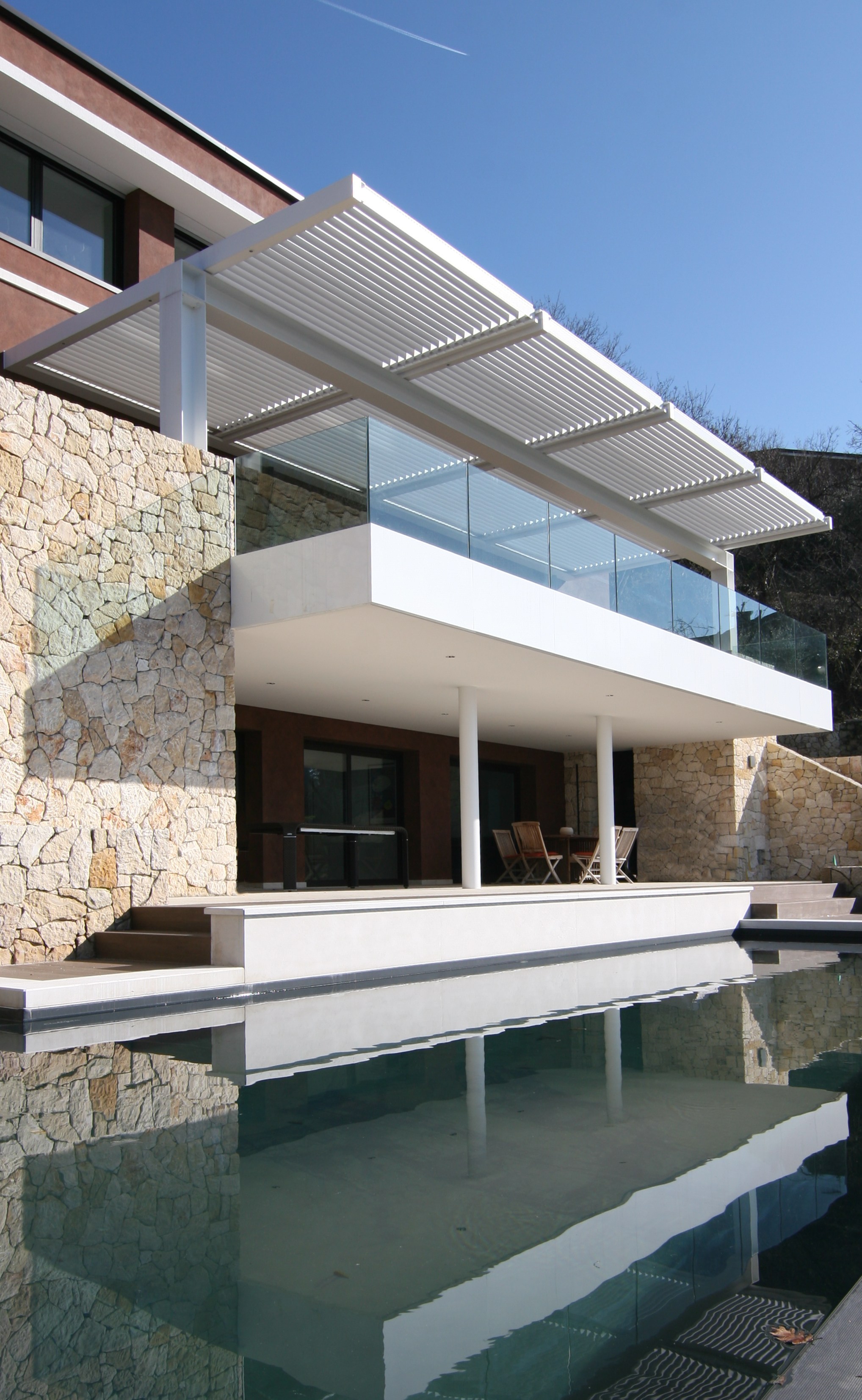 BLADE 180 | Wall-mounted pergola Wall-mounted aluminium pergola with ...