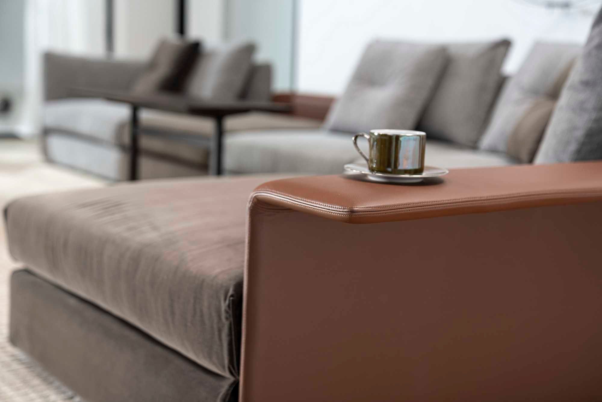 BLOOM | Sofa with chaise longue By CAMERICH