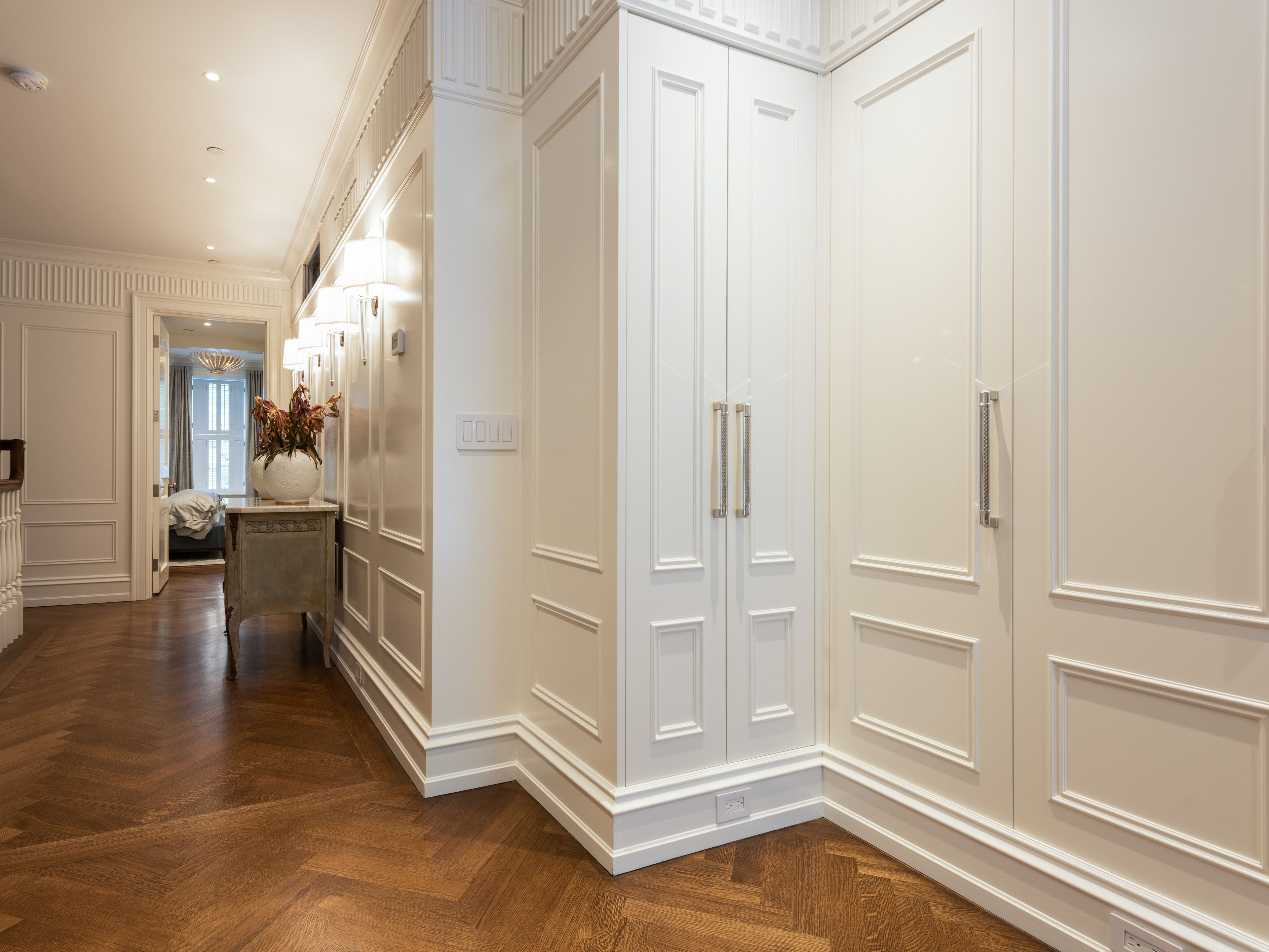 CUSTOM | Boiserie Chicago Solid wood boiserie / wardrobe By Martini ...