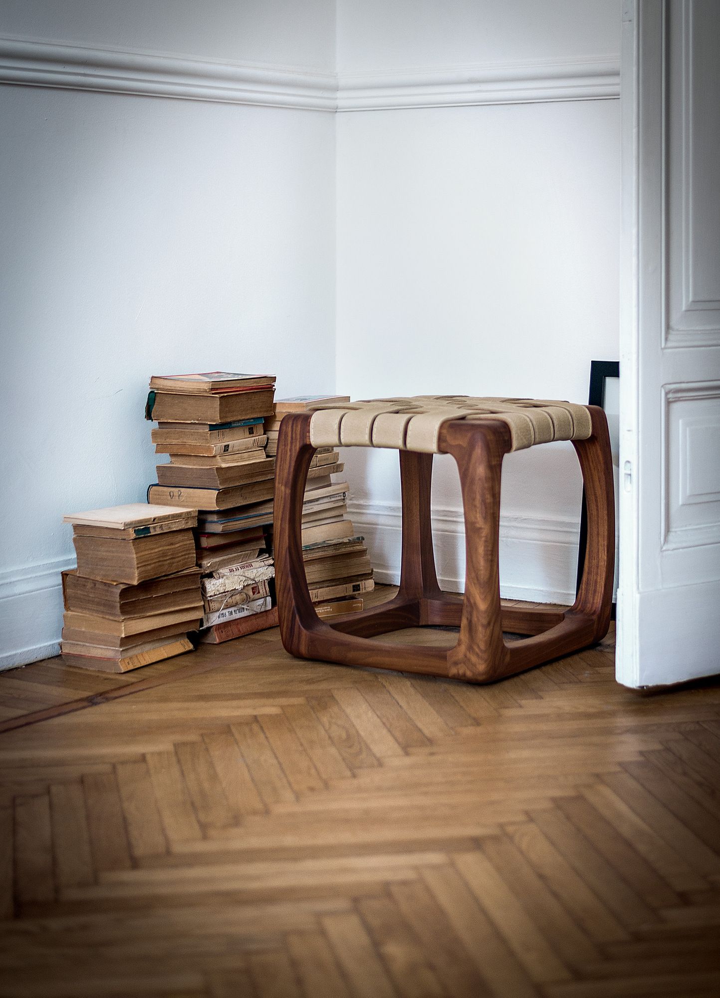 BUNGALOW Low wooden and leather stool By Riva 1920 | design Jamie Durie