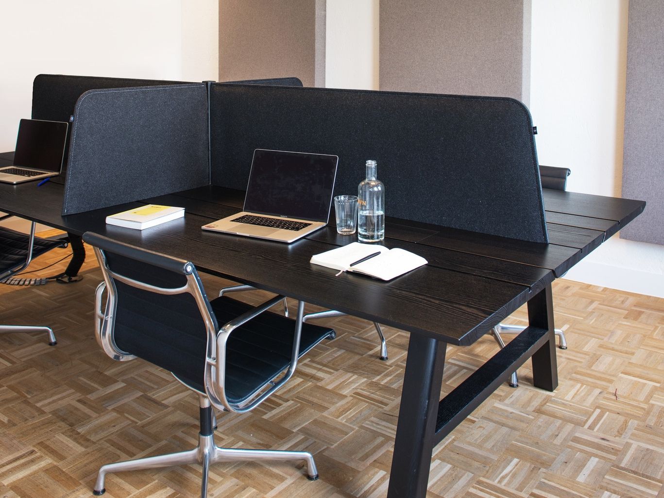 BuzziDesk Cross Desk divider By BuzziSpace