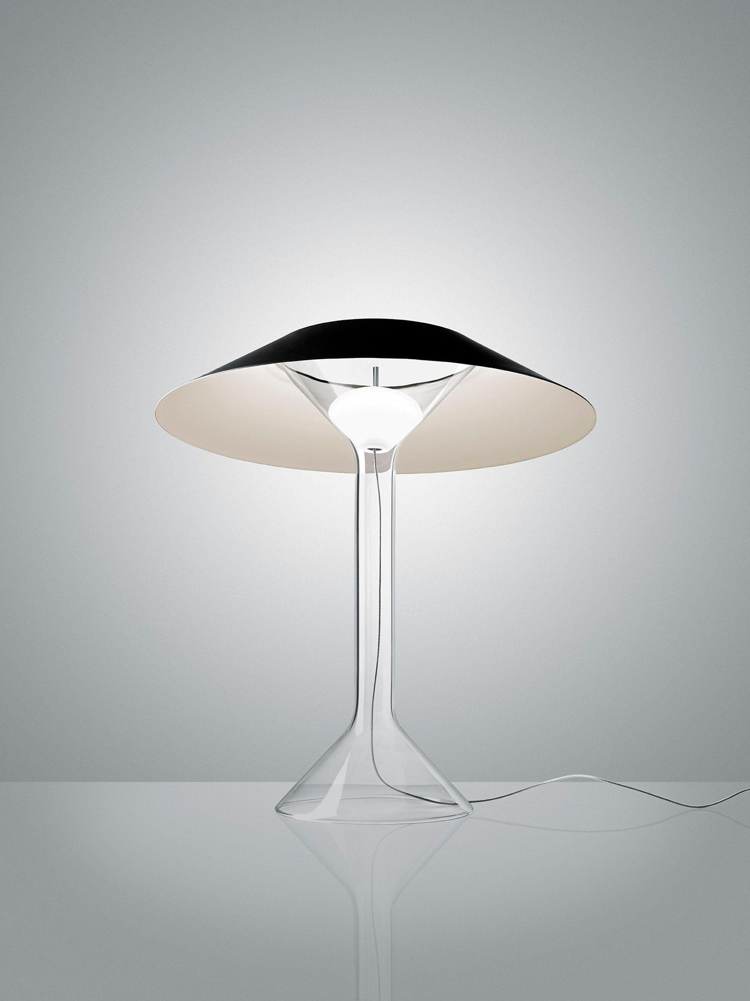 CHAPEAUX M Table lamp By Foscarini | design Rodolfo Dordoni