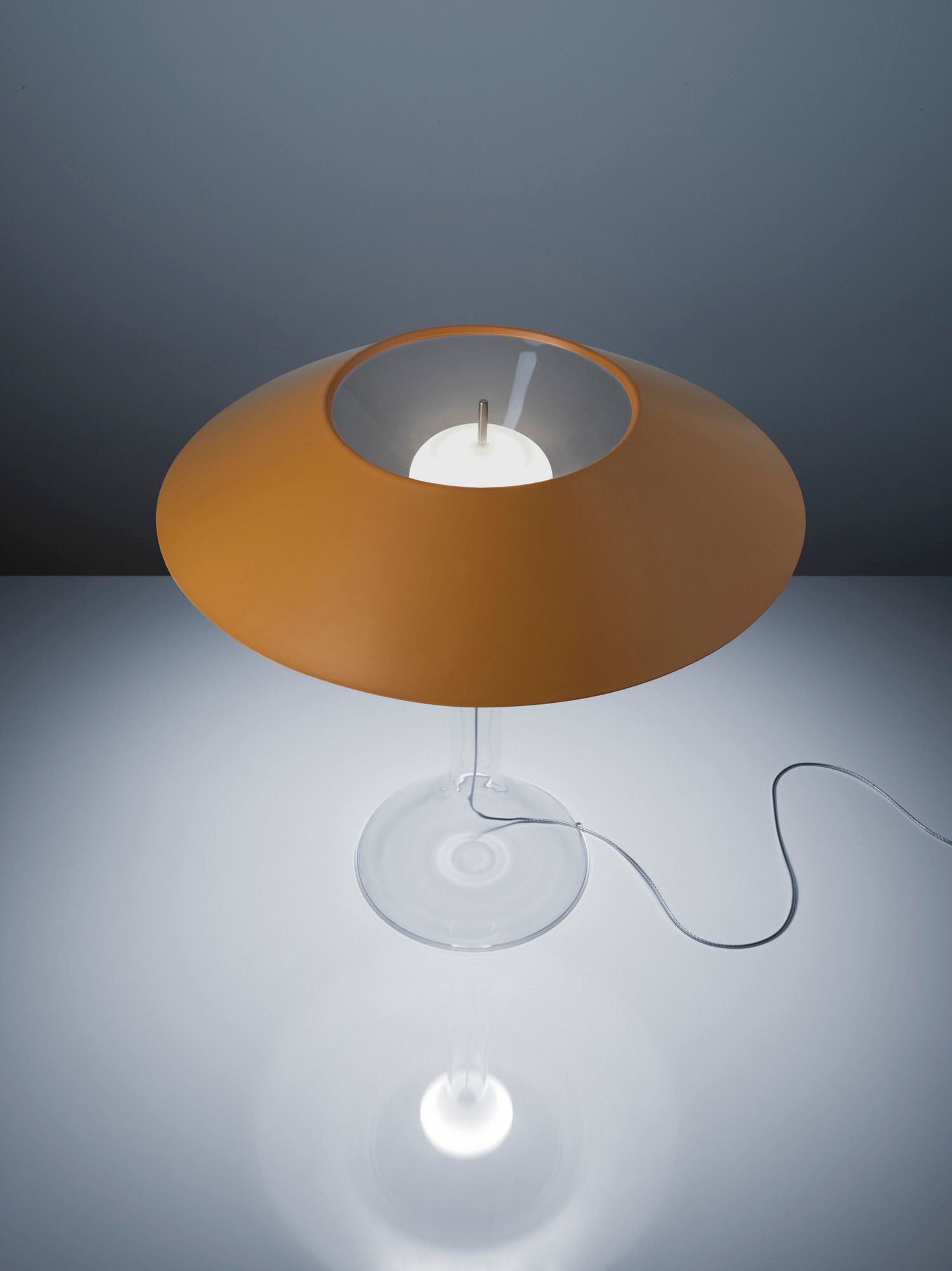 CHAPEAUX M Table lamp By Foscarini | design Rodolfo Dordoni