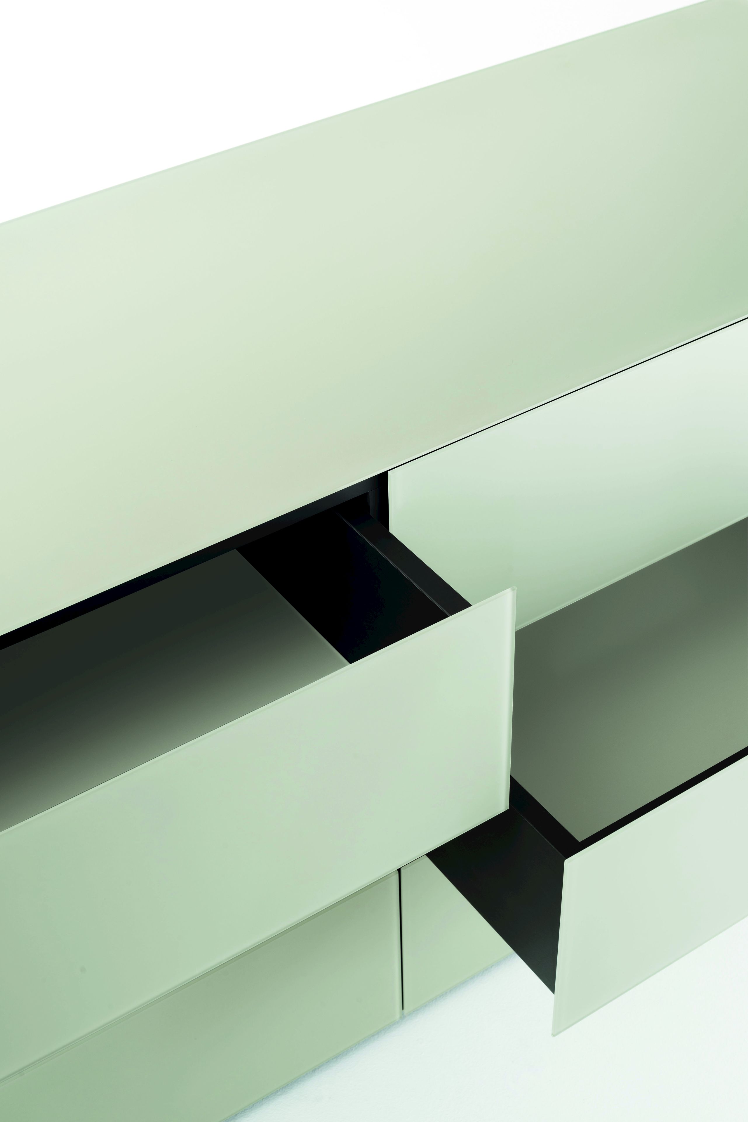 MAGIC BOX Crystal chest of drawers By Glas Italia | design Piero Lissoni