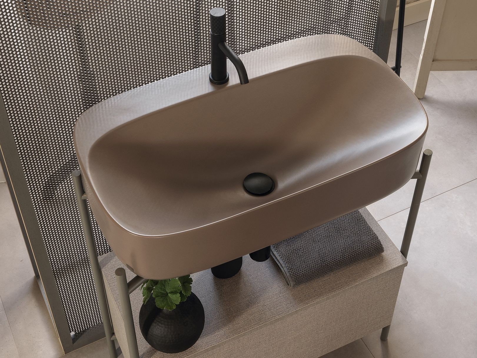 COLORS Console single ceramic washbasin By Scarabeo Ceramiche