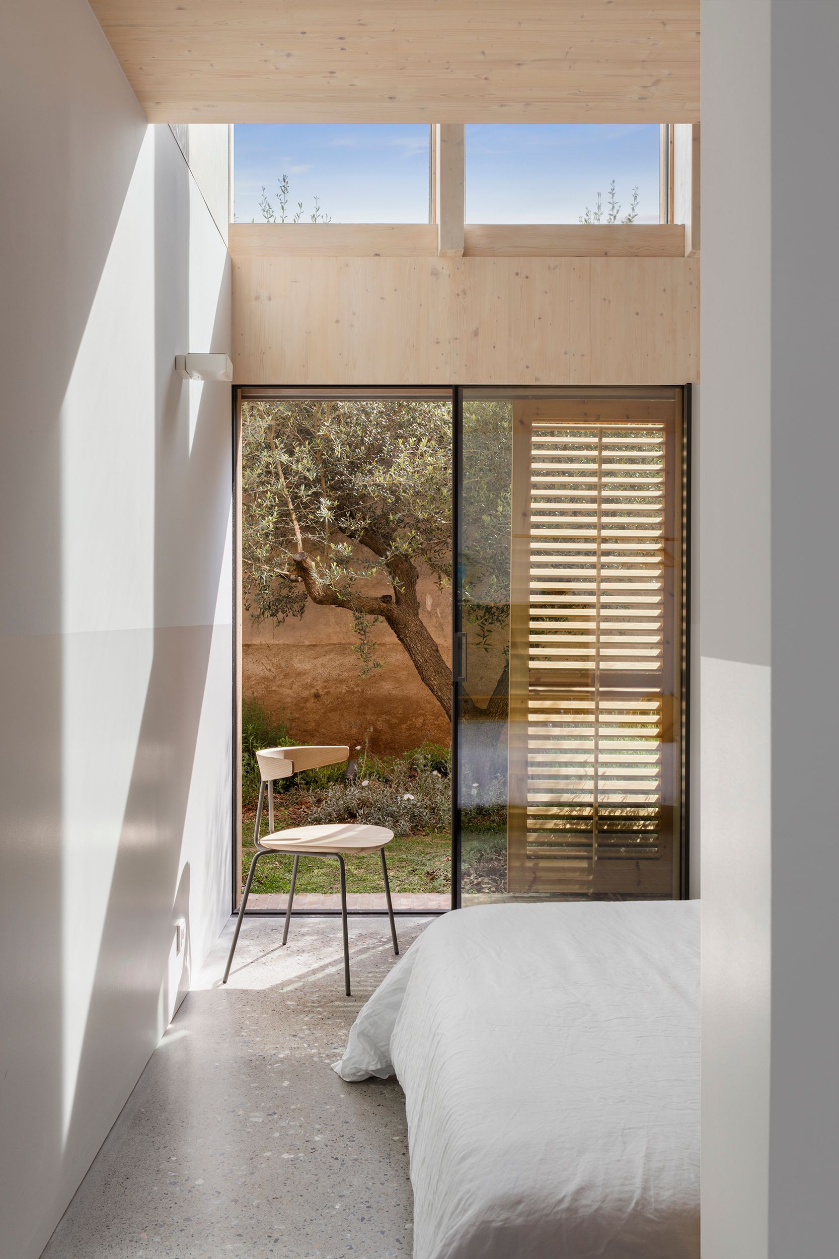 COMPASS | Stackable chair By Vergés design Estudi Manel Molina