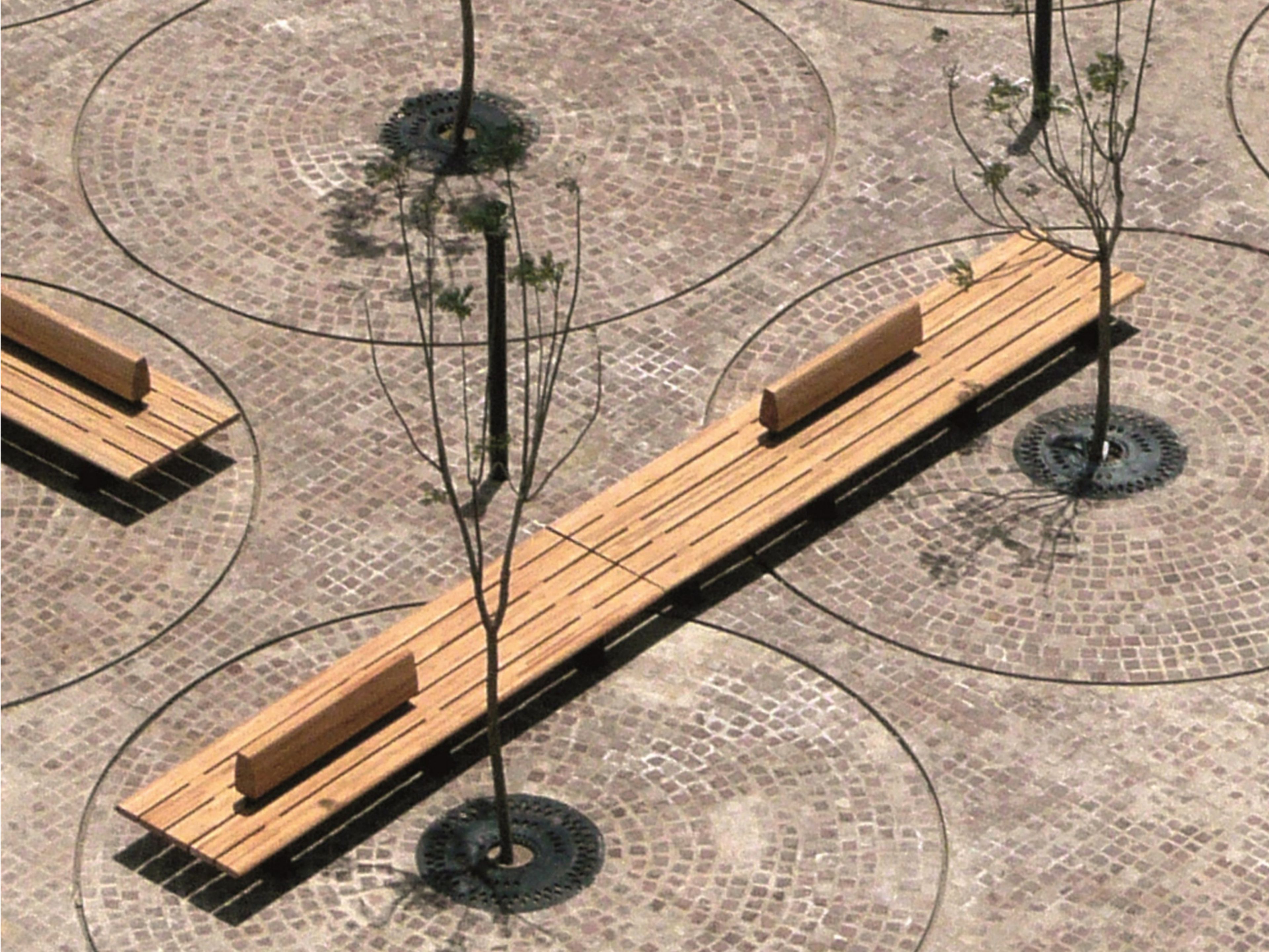 Steel bench painted with solid Iroko wood slats COMUNITARIO By ...