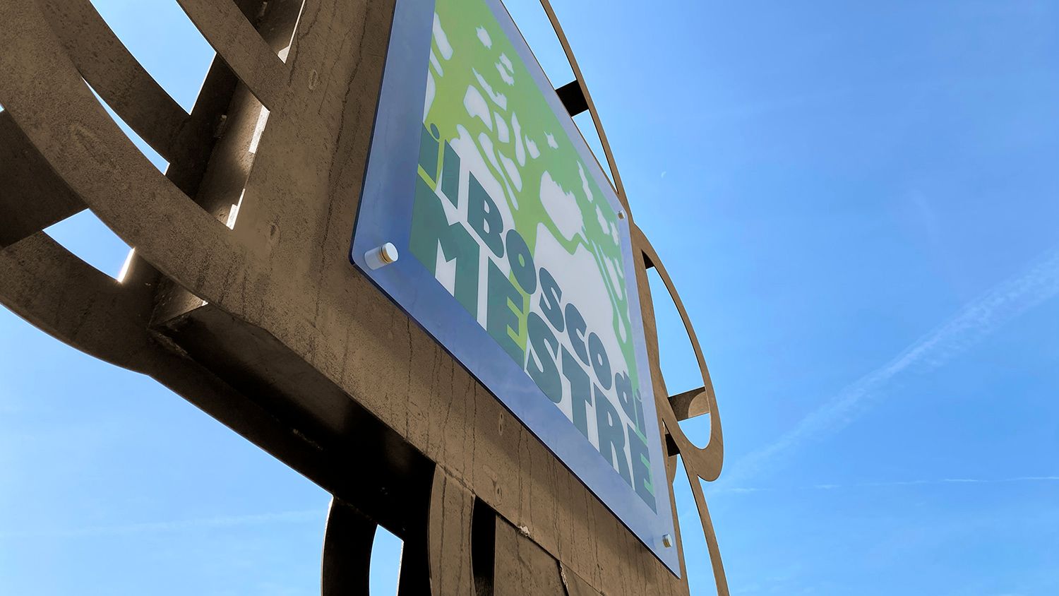 TOTEM IN ACCIAIO CORTEN CON TARGHE DESCRITTIVE Totem By Remor