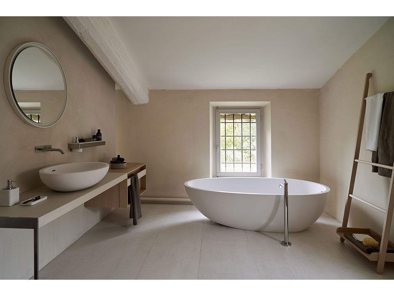 SPOON XL Countertop oval Cristalplant® washbasin By Agape