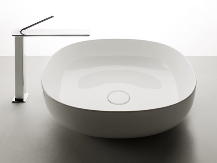 POD Countertop single ceramic washbasin By Valdama | design Prospero Rasulo