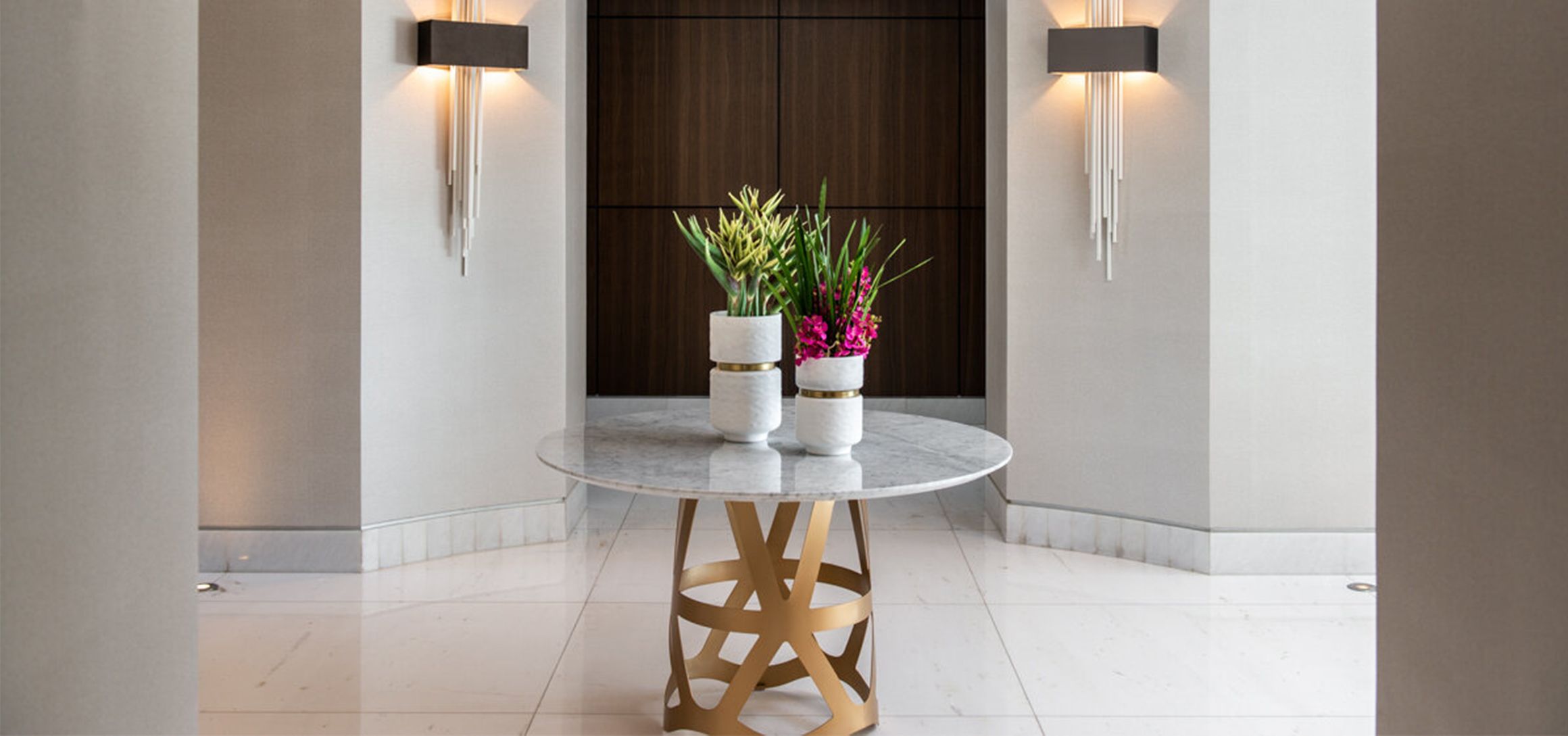 CROWN | Round table Crown Collection By MORADA design Fernan I. Hernandez