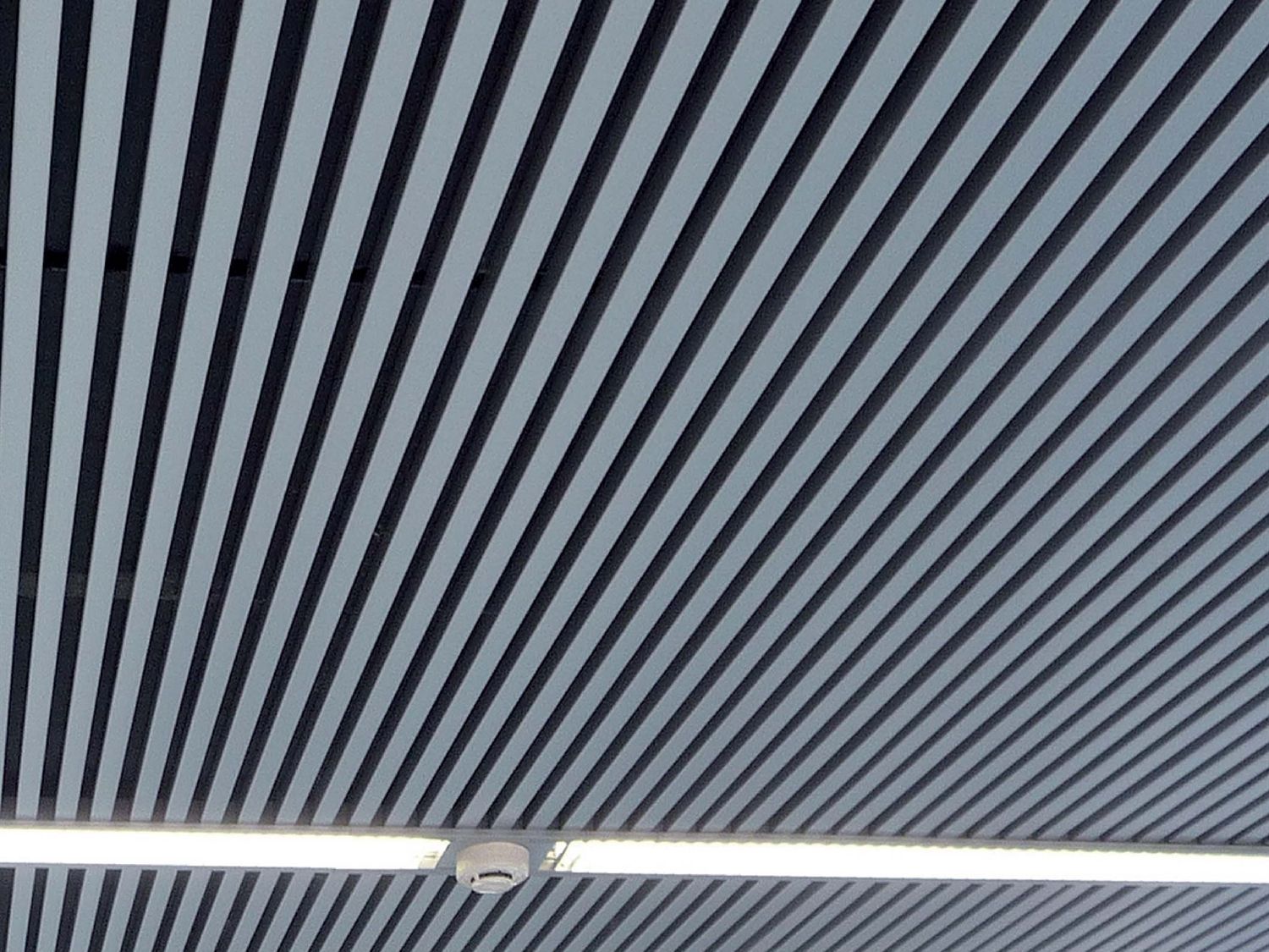 CUBIC EDGE Ceiling panels By CBI Europe