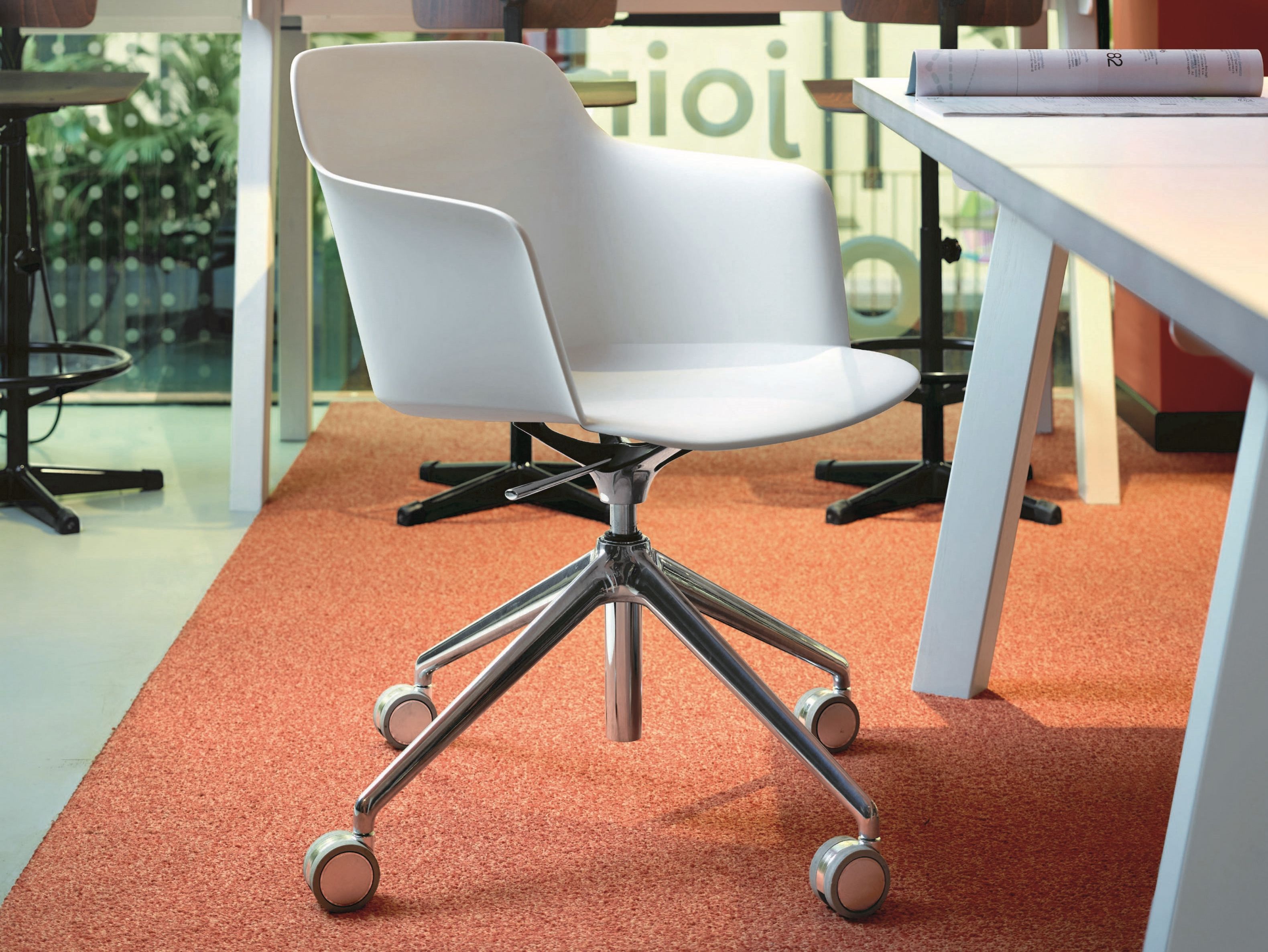 DEEP PLASTIC | Chair with castors Deep Plastic Collection By Quinti ...