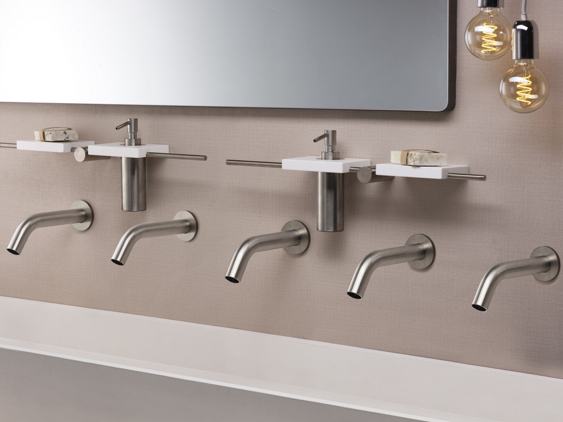 DIAMETRO 35 E-FLOW Wall-mounted brass washbasin mixer By RITMONIO