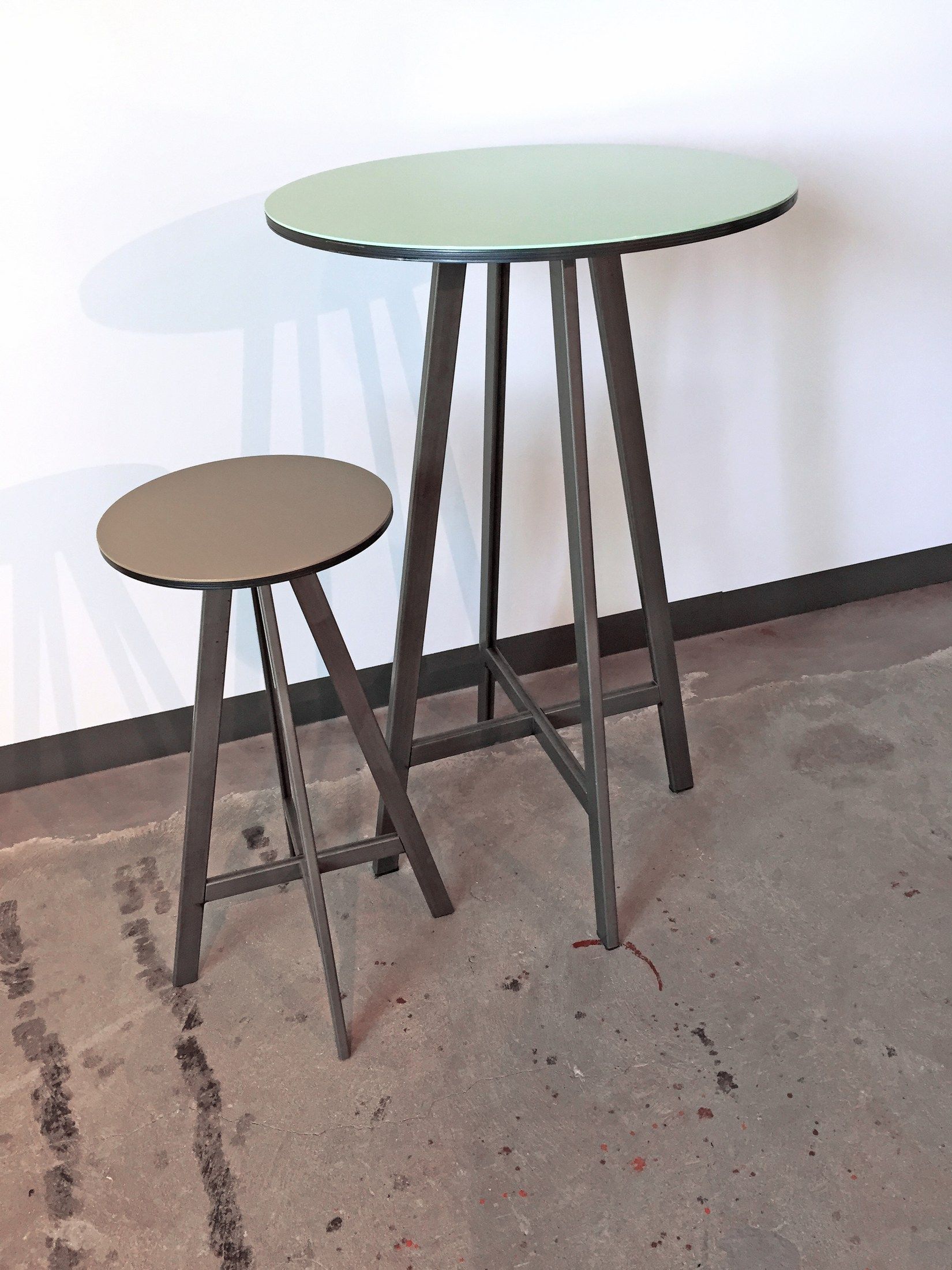 DISCO Round plate table By Officine Tamborrino | design Marco Capeto