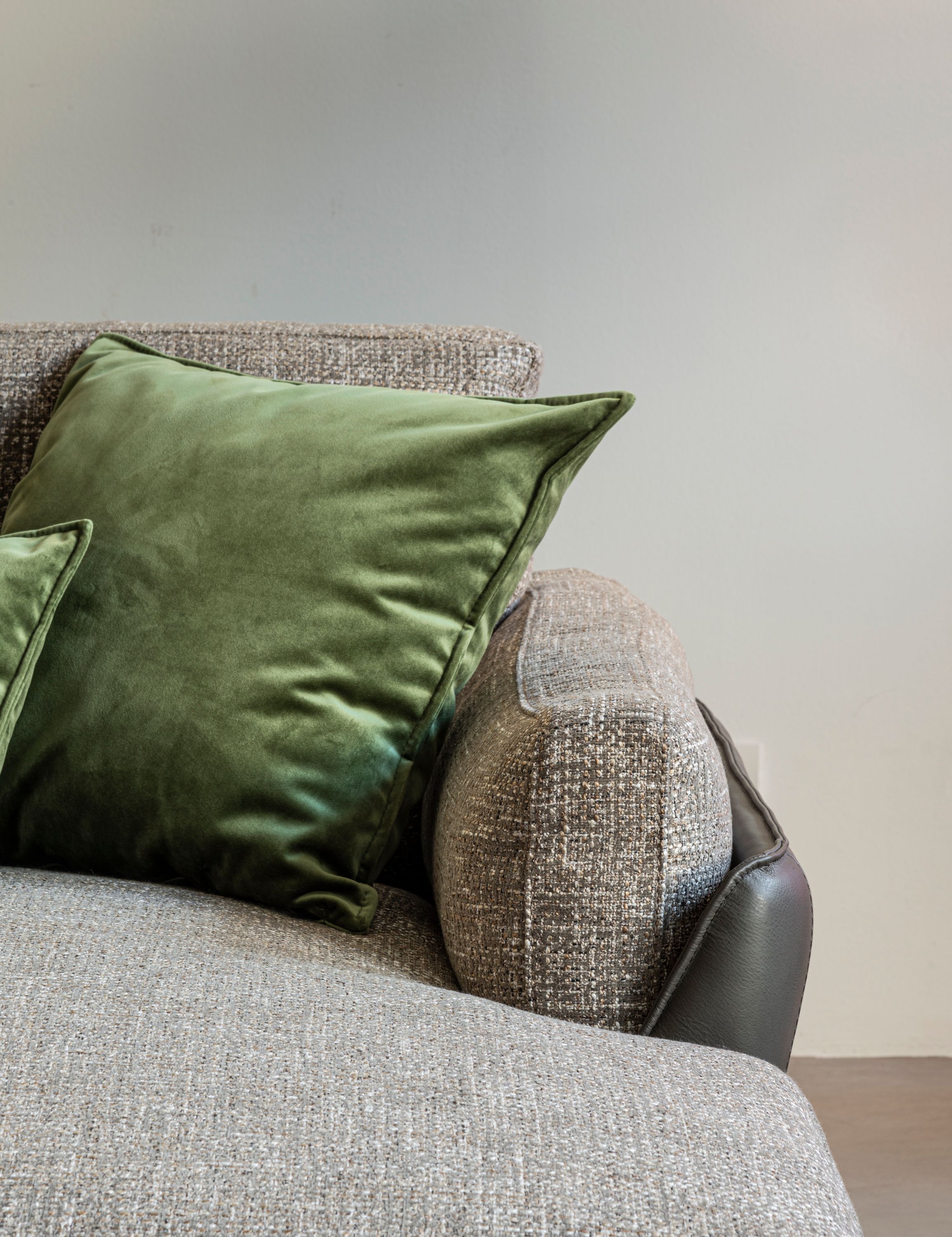 DUBLINO | Sofa with chaise longue Sectional sled base fabric sofa By Dàmeda