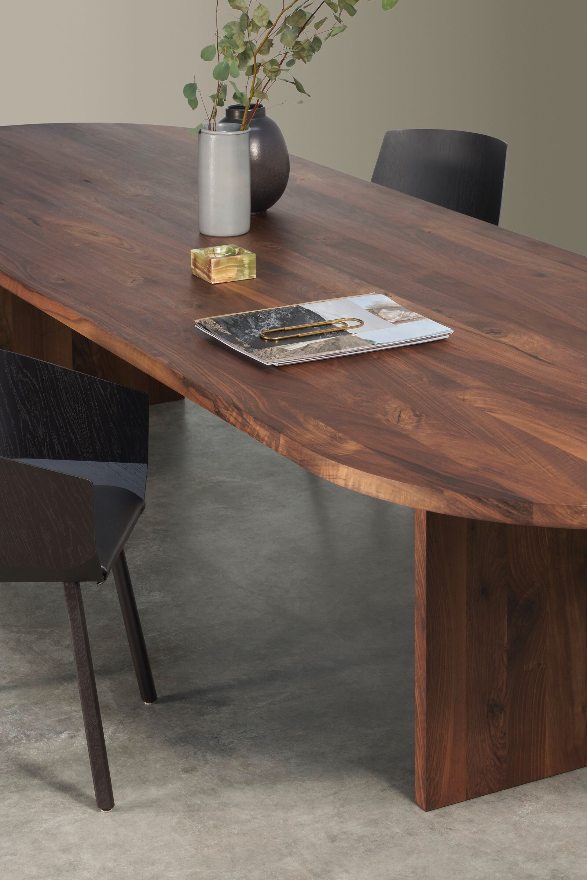 ASHIDA | Oval table Oval solid wood table By E15