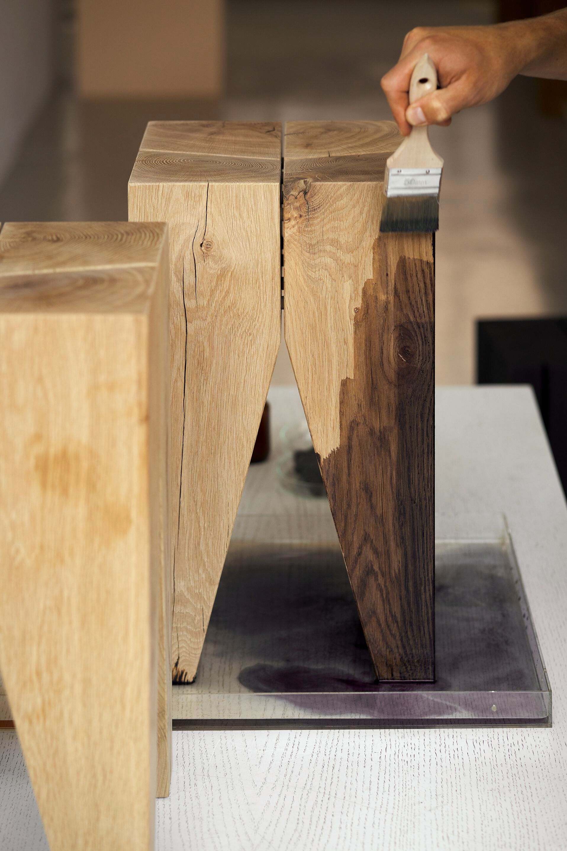 BACKENZAHN BLACK OAK Coffee table By e15