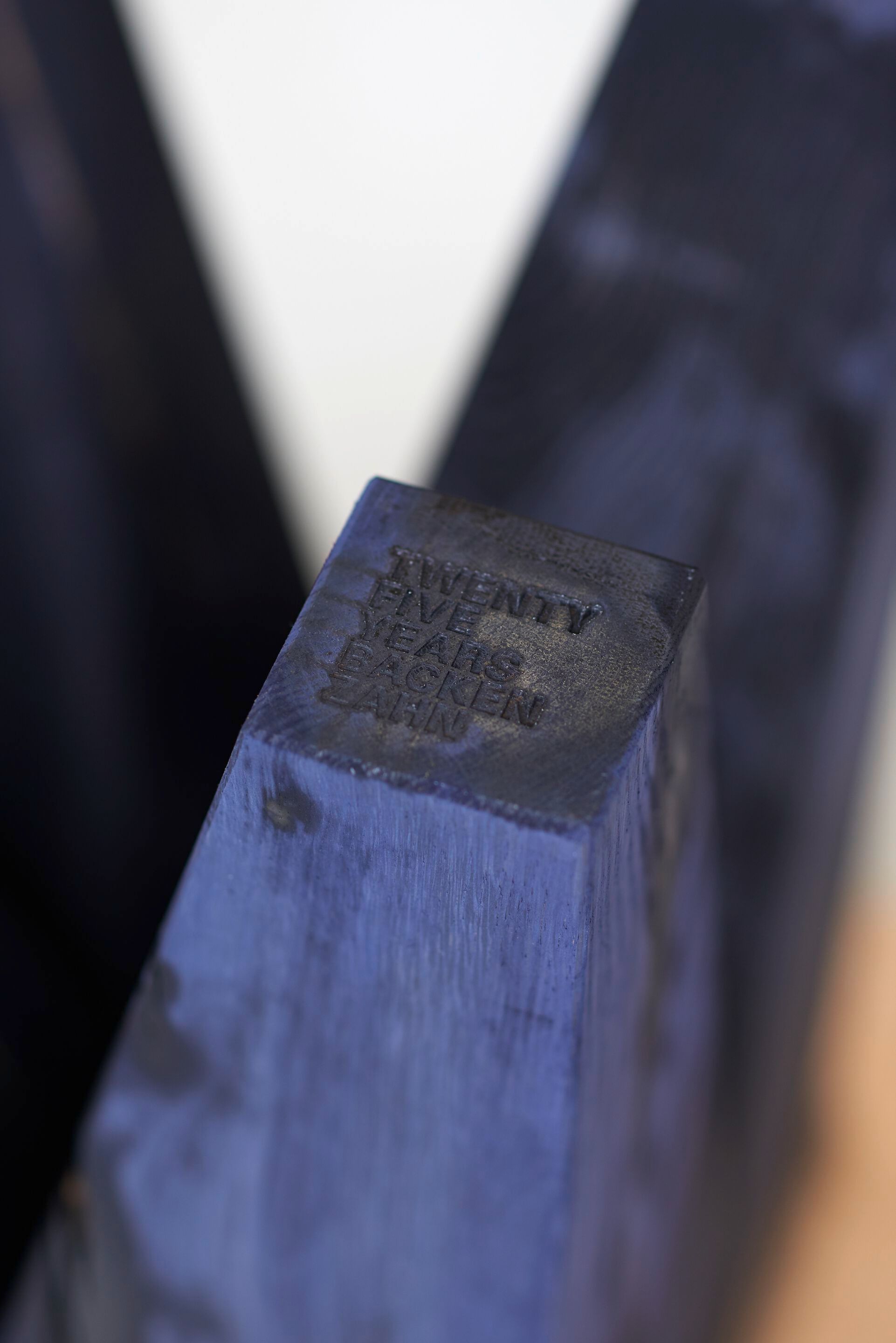 BACKENZAHN BLACK OAK Coffee table By e15