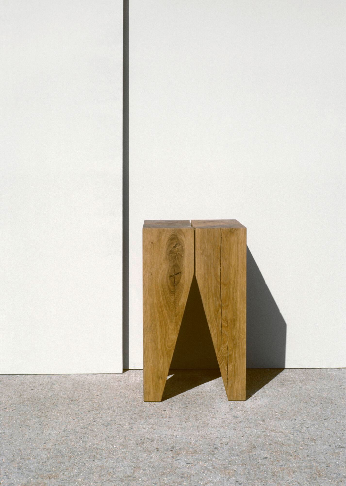 BACKENZAHN™ Wooden stool By E15