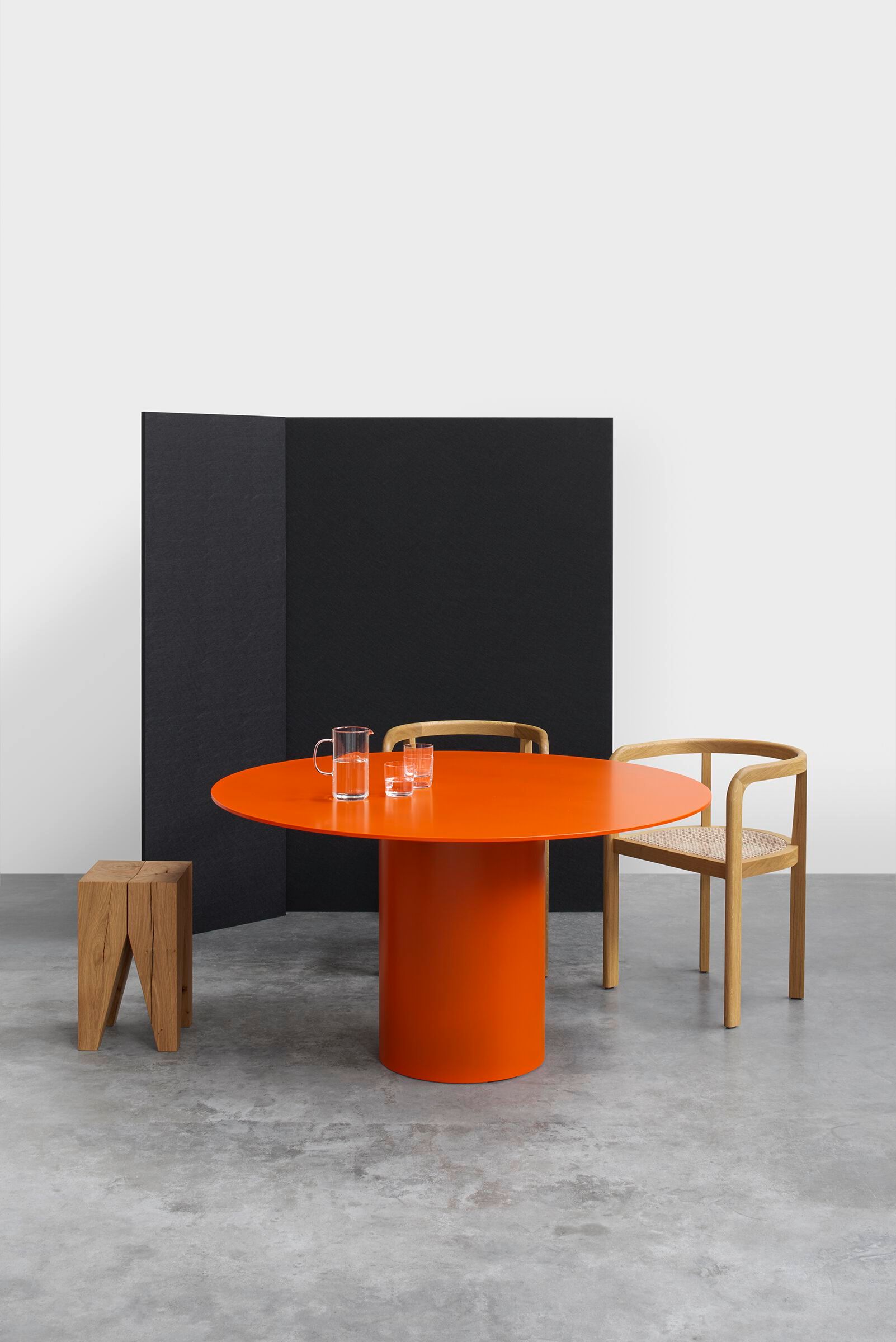 BACKENZAHN™ Wooden stool By E15