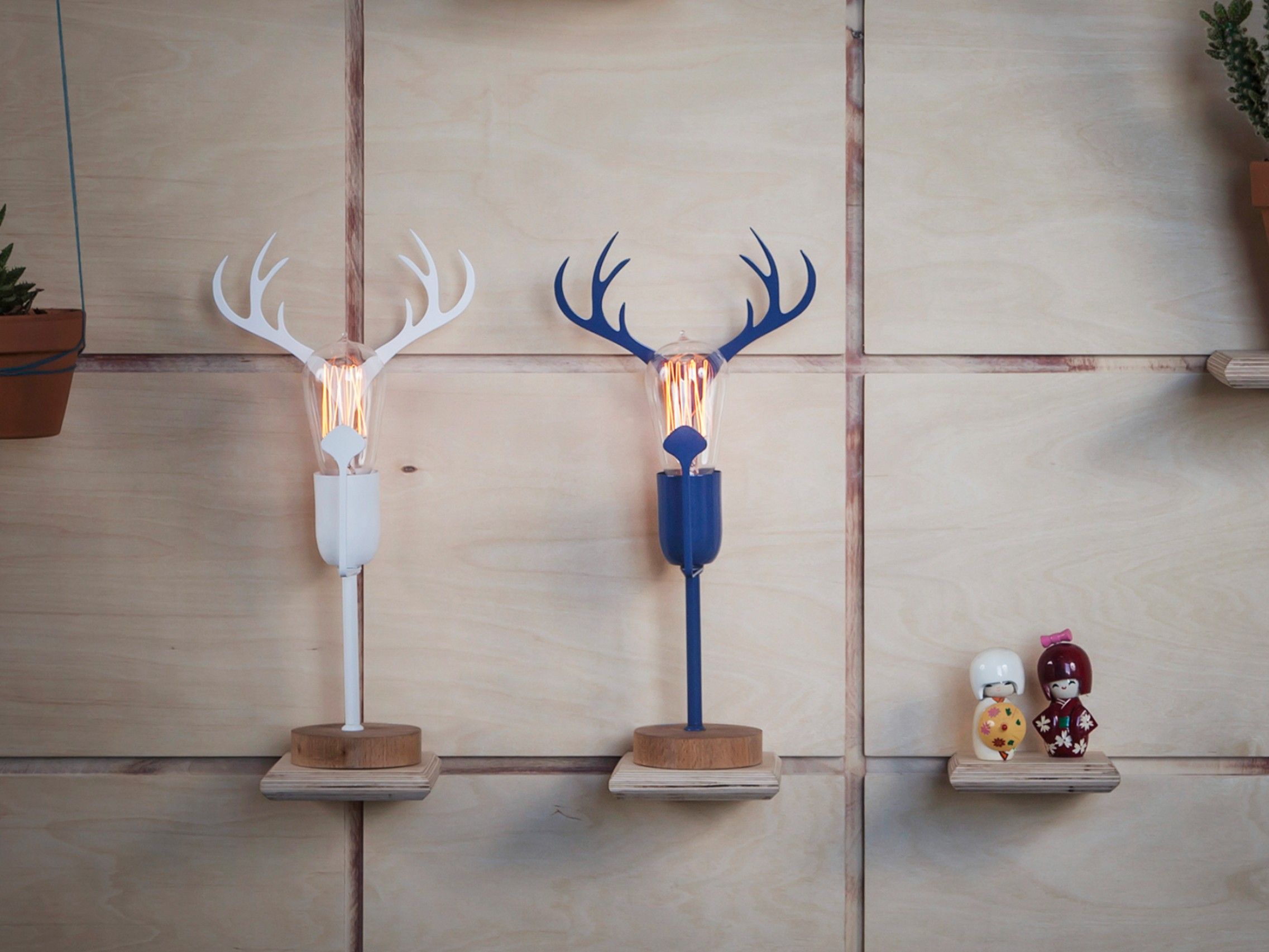 EDISON’S DEER table lamp By Studio Beam