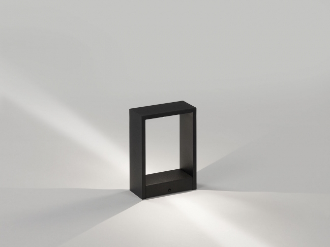 ELBO BRIDGE | Bollard light Elbo Collection By Delta Light