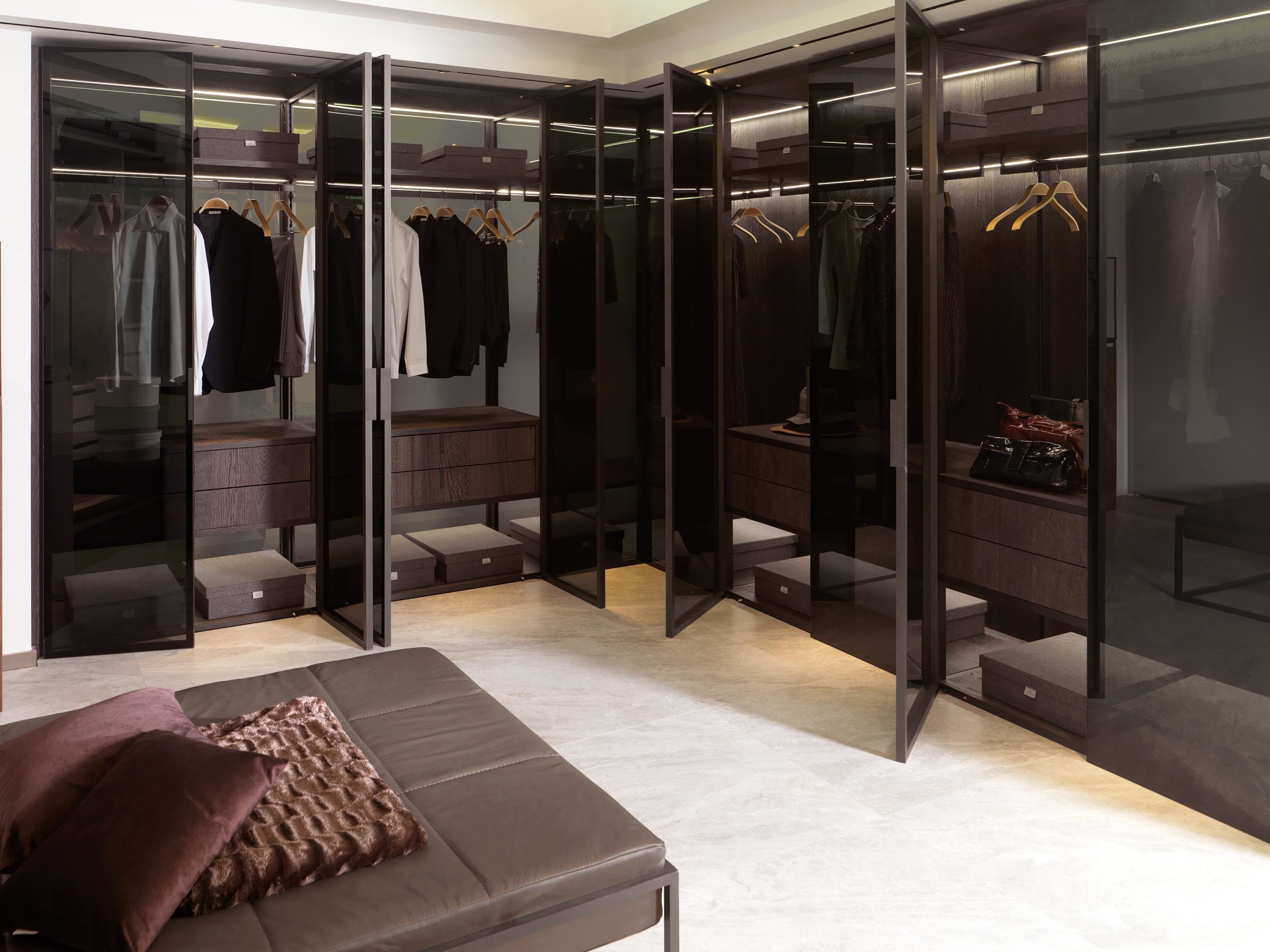 EMOTIONS | Walk-in wardrobe By Porcelanosa