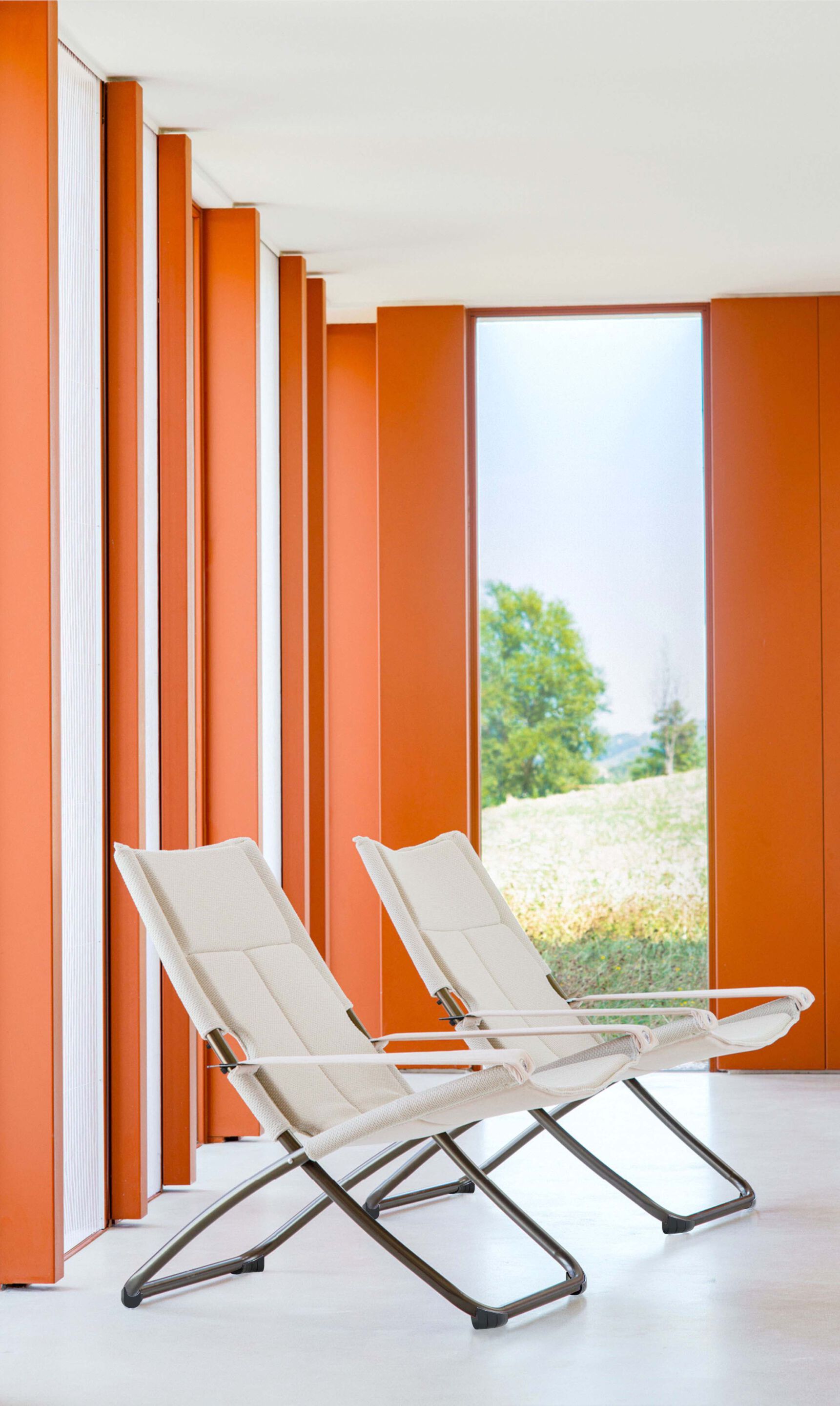 SNOOZE COZY Folding microfiber easy chair with armrests By Emu | design ...