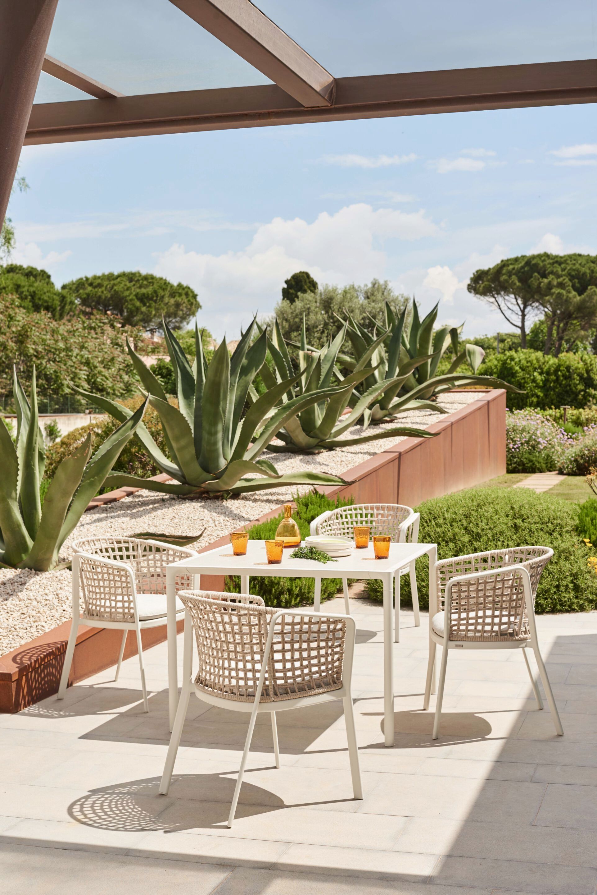 TERRAMARE Square aluminium garden table By Emu | design Chiaramonte Marin