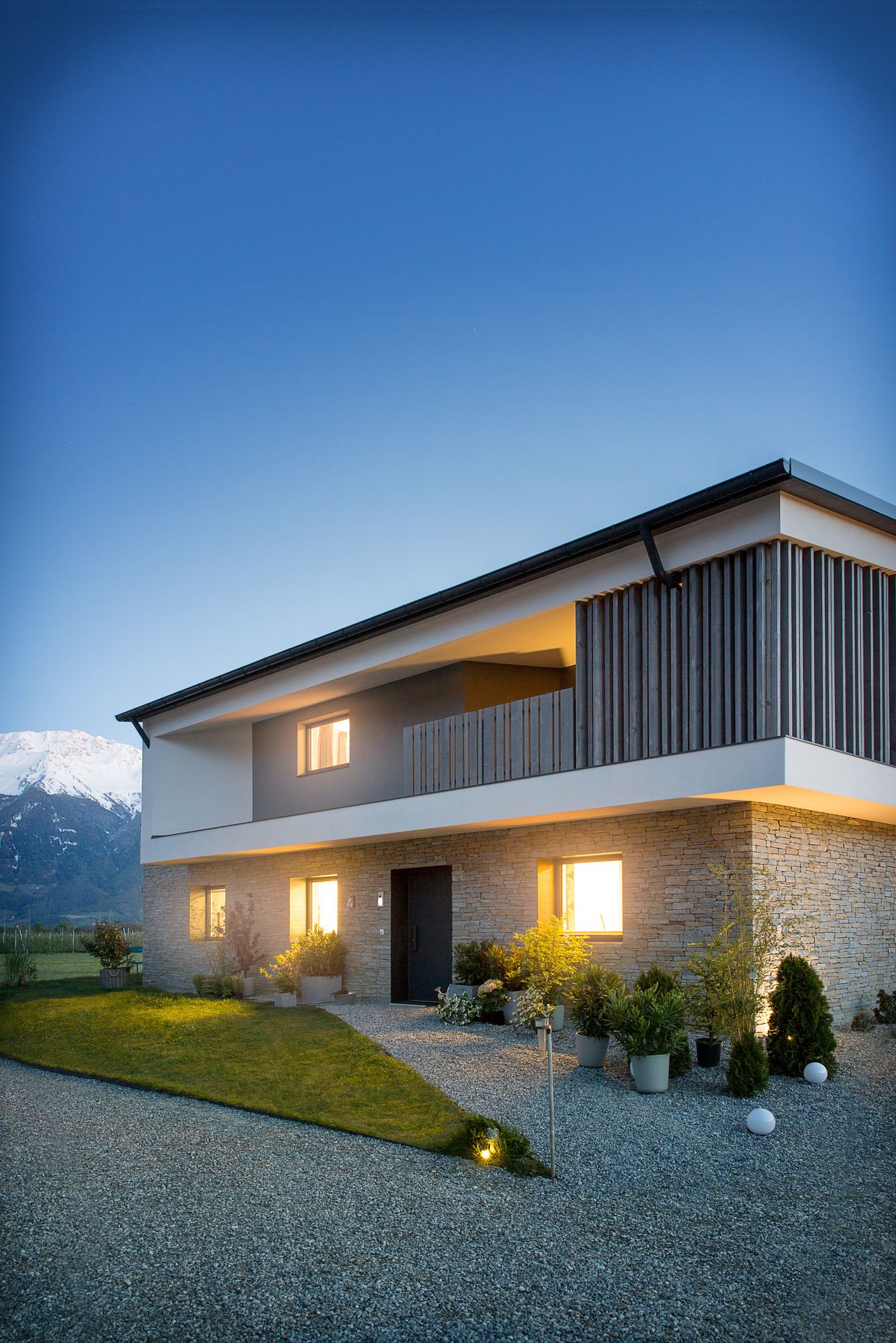 FIN-DOOR Aluminium and PVC entry door By FINSTRAL