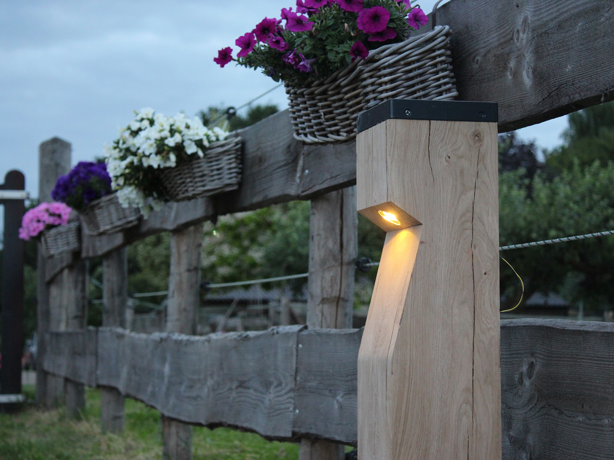 EYE SOLAR LED Solar Powered oak bollard light By Timberlab