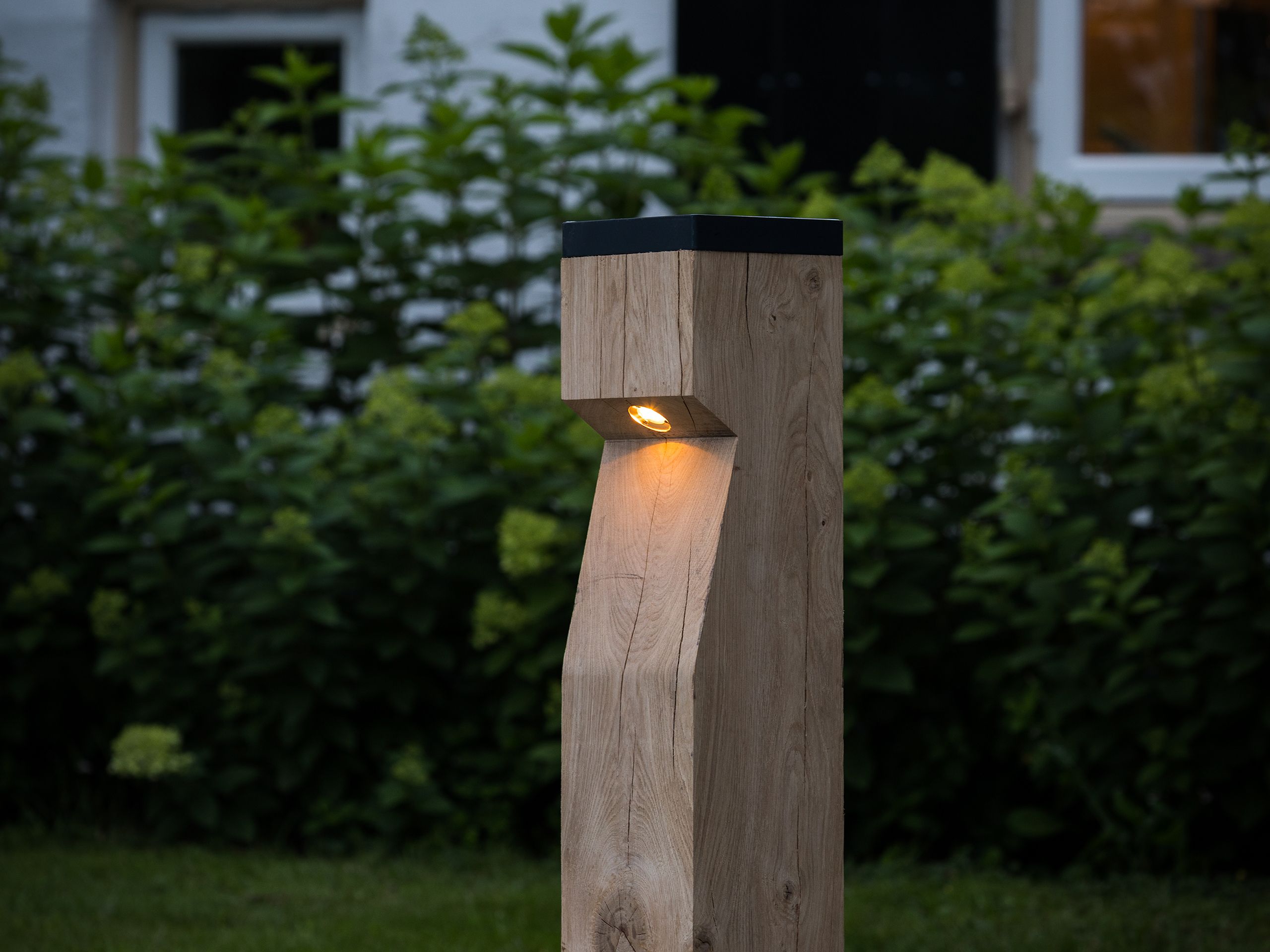 EYE SOLAR LED Solar Powered oak bollard light By Timberlab