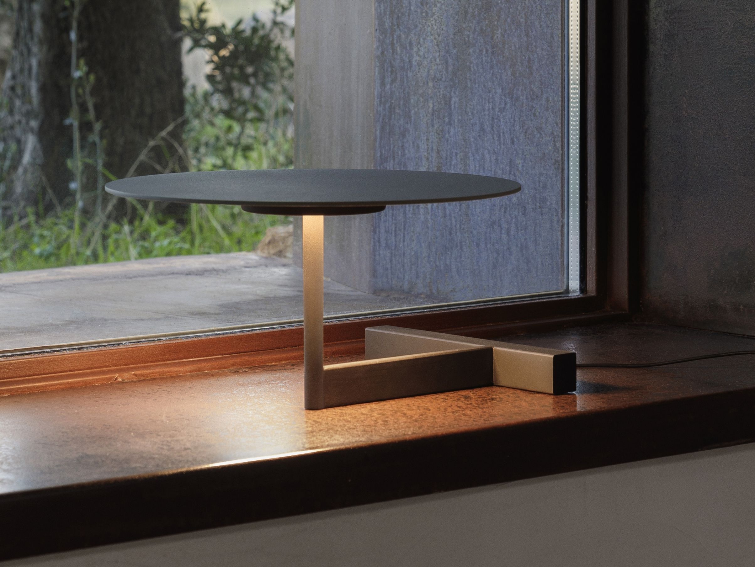FLAT 5965 | Table lamp LED metal table lamp By Vibia | design Ichiro ...