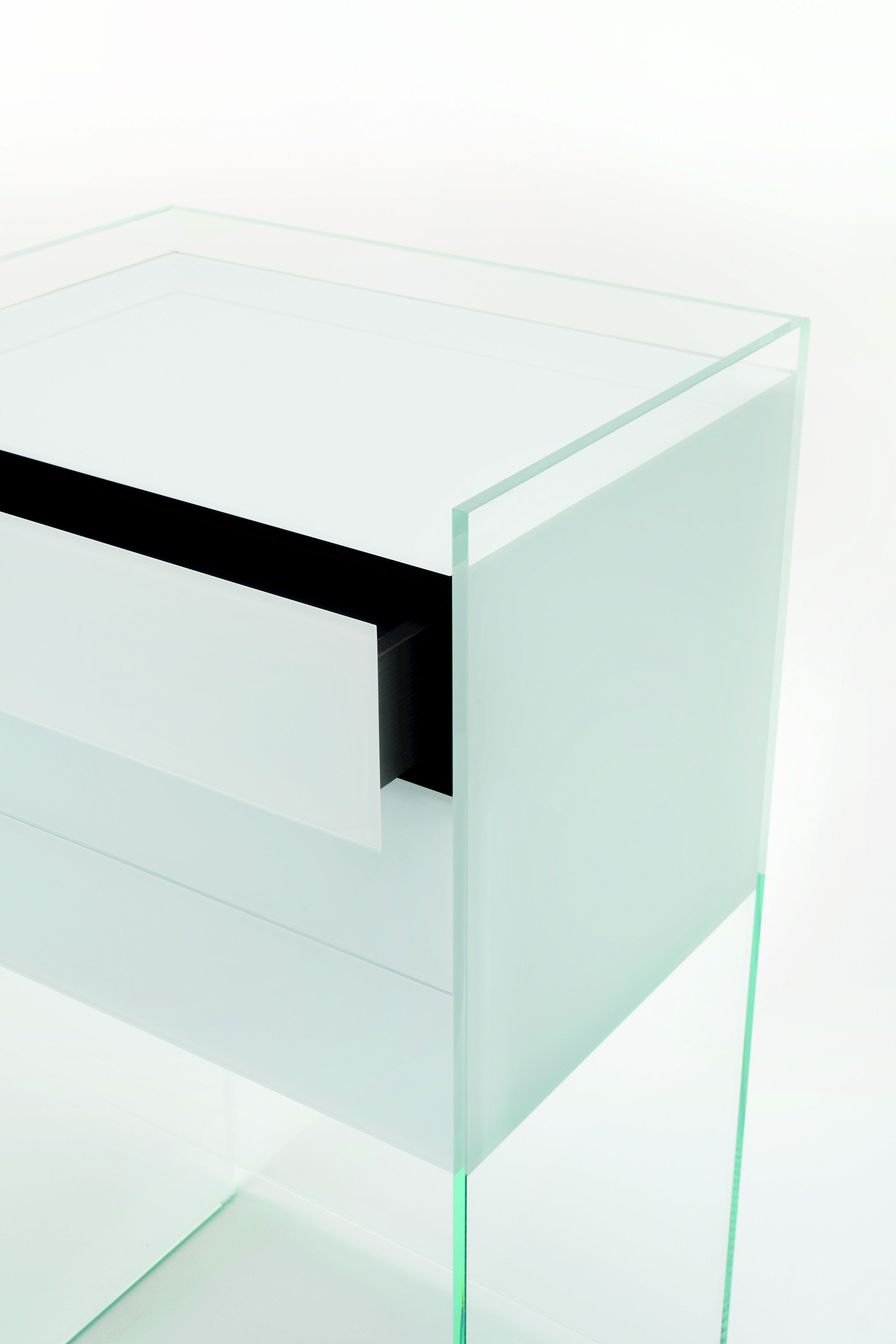 FLOAT Crystal chest of drawers By Glas Italia